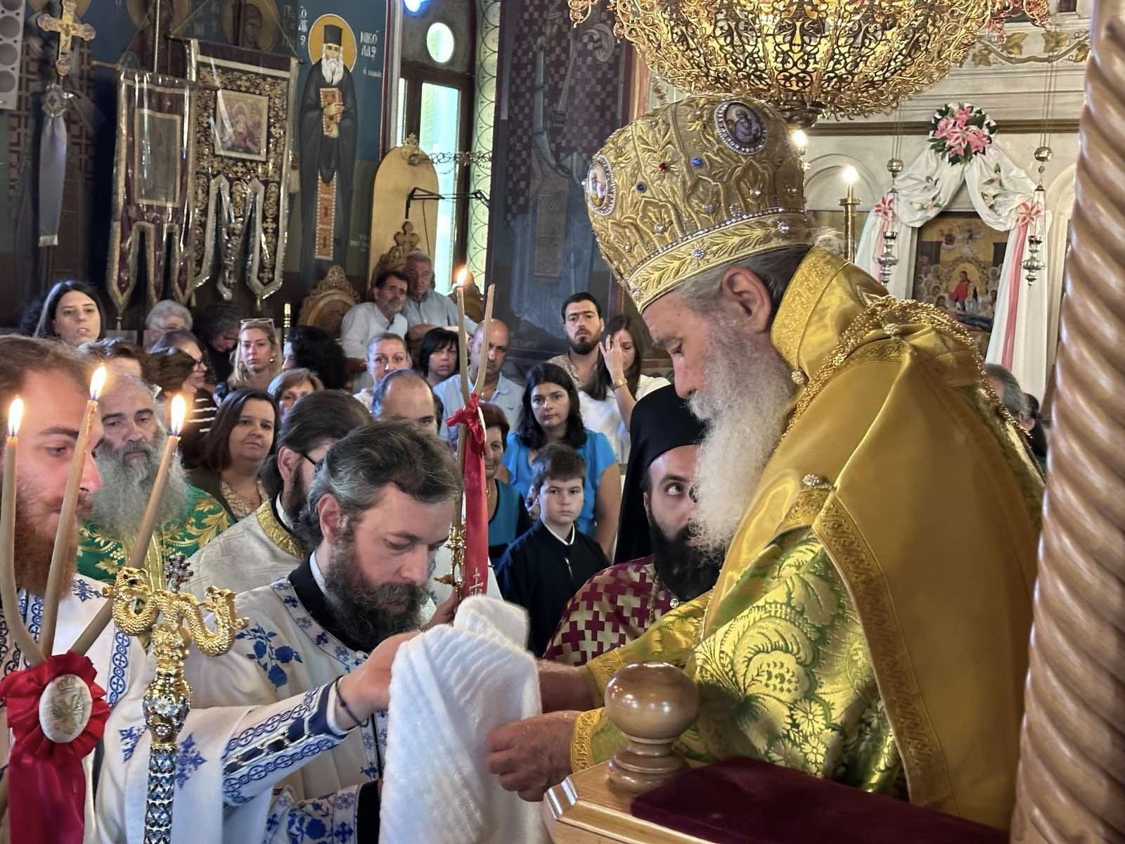 Χειροτονία Διακόνου από τον Μητροπολίτη Ύδρας - Ορθοδοξία News Agency