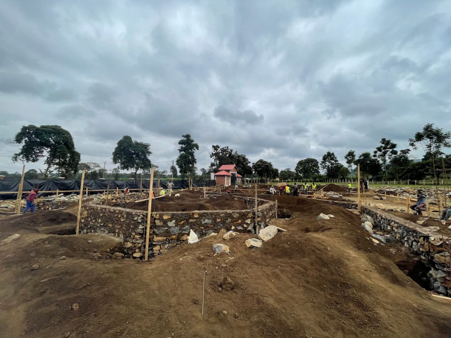 Συνεχίζονται οι εργασίες ανέγερσης του Ιερού Ναού Παναγίας στην Αρούσα ...