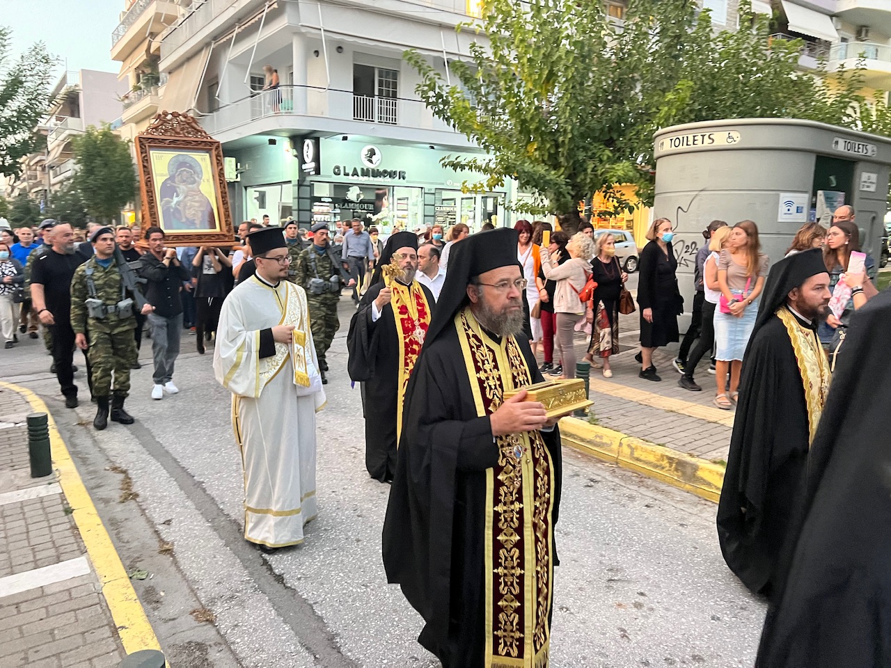 Πλημμύρισε ευωδία ο Βύρωνας - Ξεχείλισε και πάλι μύρο η εικόνα της ...