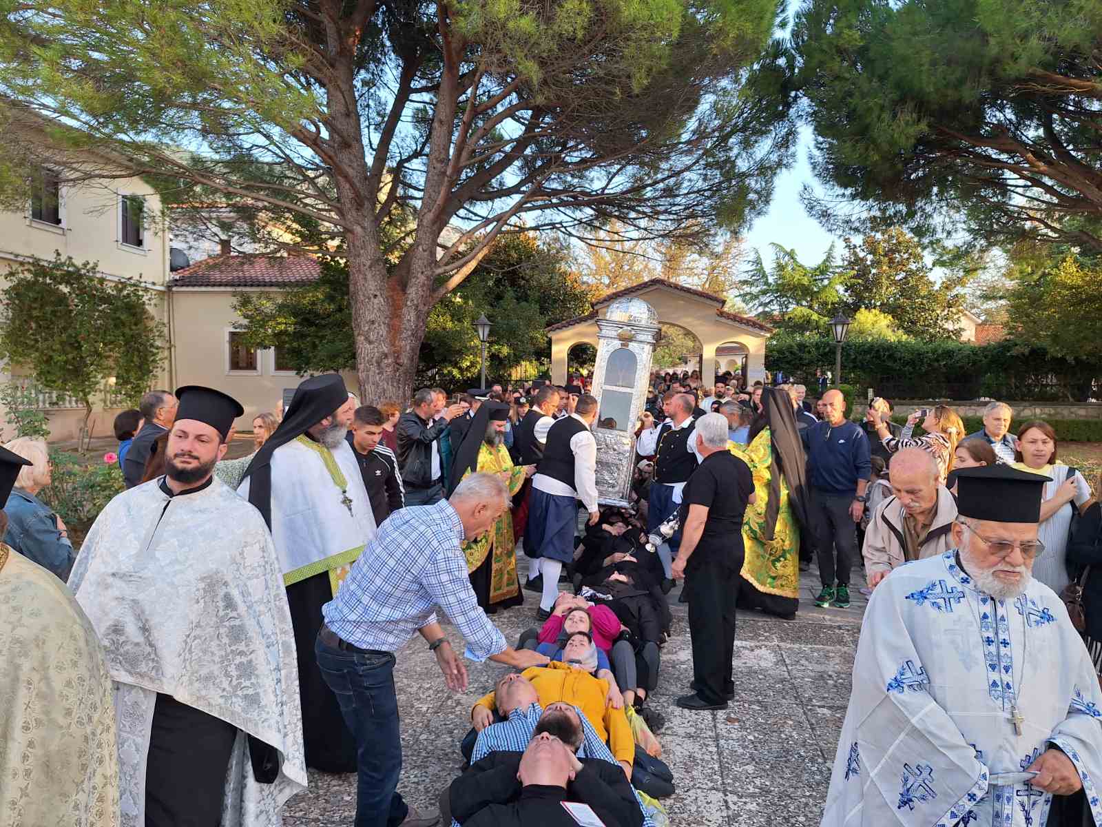 Η μετάβαση του Σκηνώματος του Πολιούχου Άγιου Γερασίμου στα Ομαλά της ...