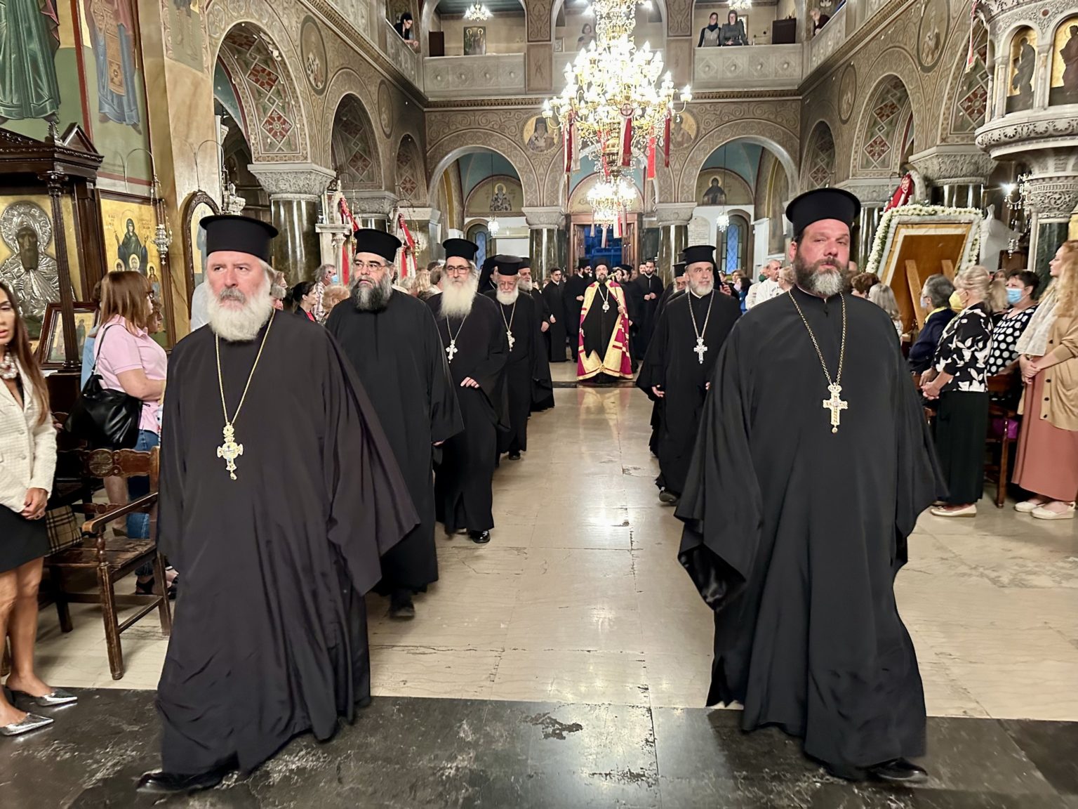 Ο Μητροπολίτης Θήρας Αμφιλόχιος στην πανήγυρη του Αγίου Λουκά Πατησίων ...