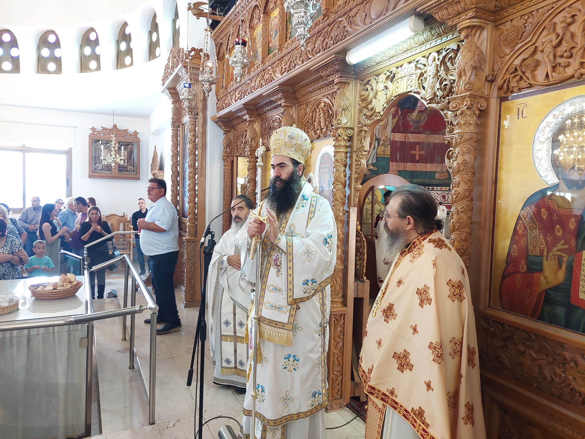 Αρχιερατική Θεία Λειτουργία ενώπιον των Ιερών Λειψάνων της Αγίας ...