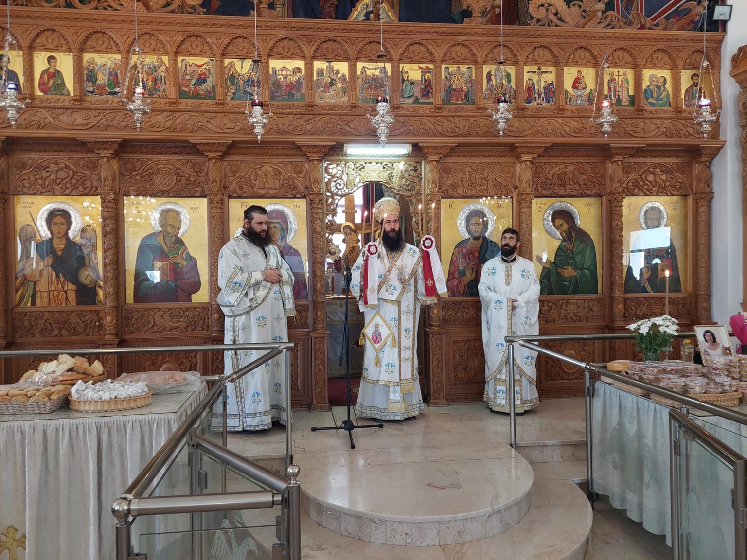 Αρχιερατική Θεία Λειτουργία ενώπιον των Ιερών Λειψάνων της Αγίας ...