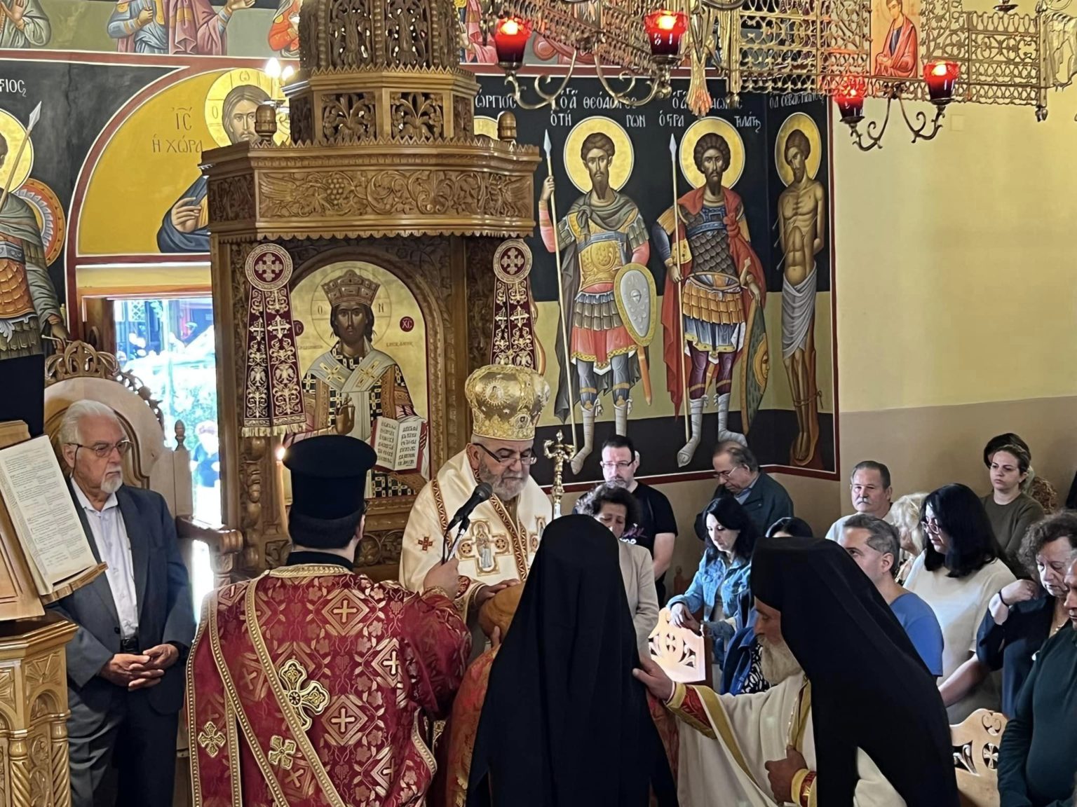 Ο Αρχιεπίσκοπος Ευγένιος και ο Μητροπολίτης Γέρων Δέρκων στην εορτή του ...