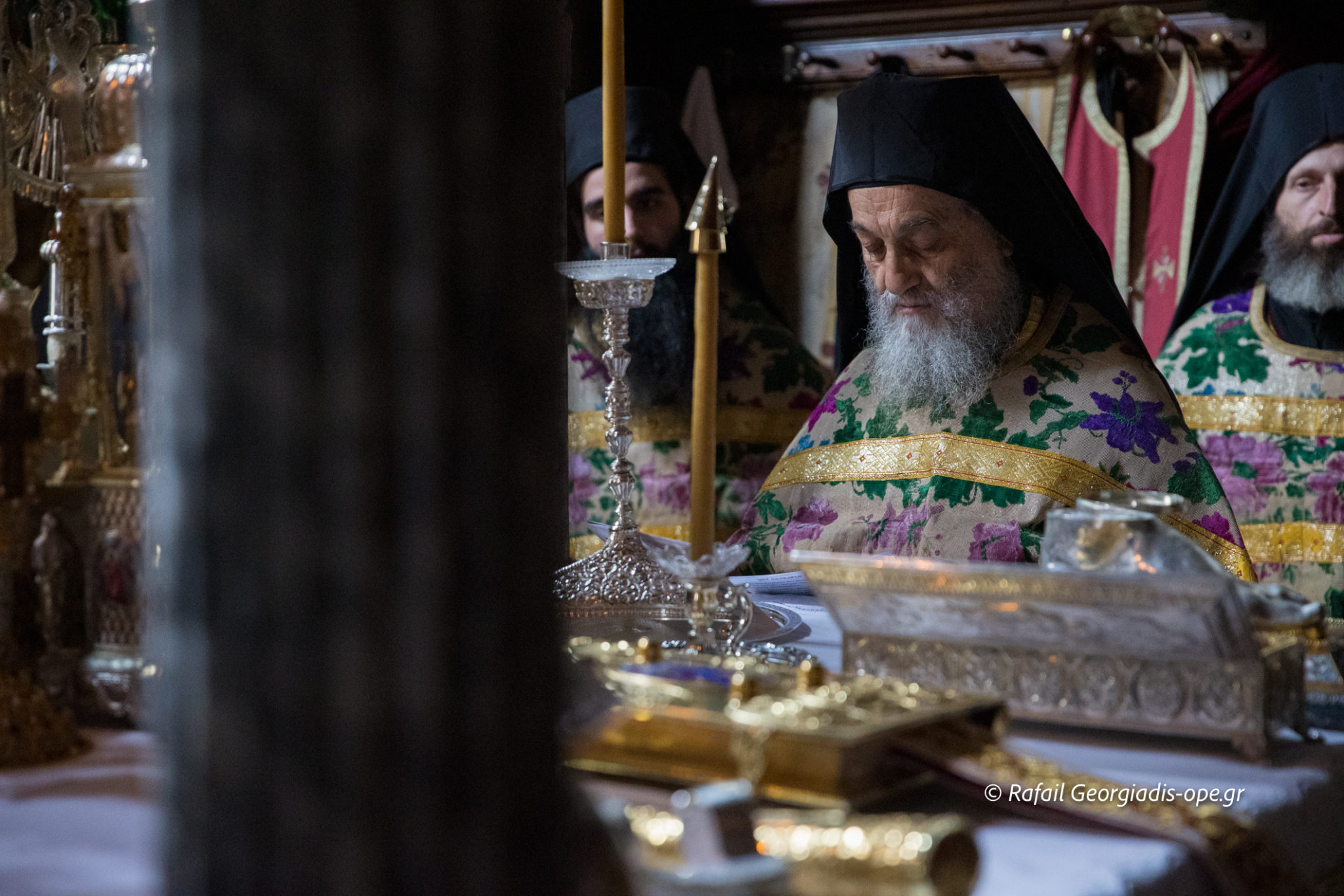 Η έξοδος των Ιερών λειψάνων του Αγίου Ευδοκίμου στο Καθολικό της Ι.Μ.Μ ...