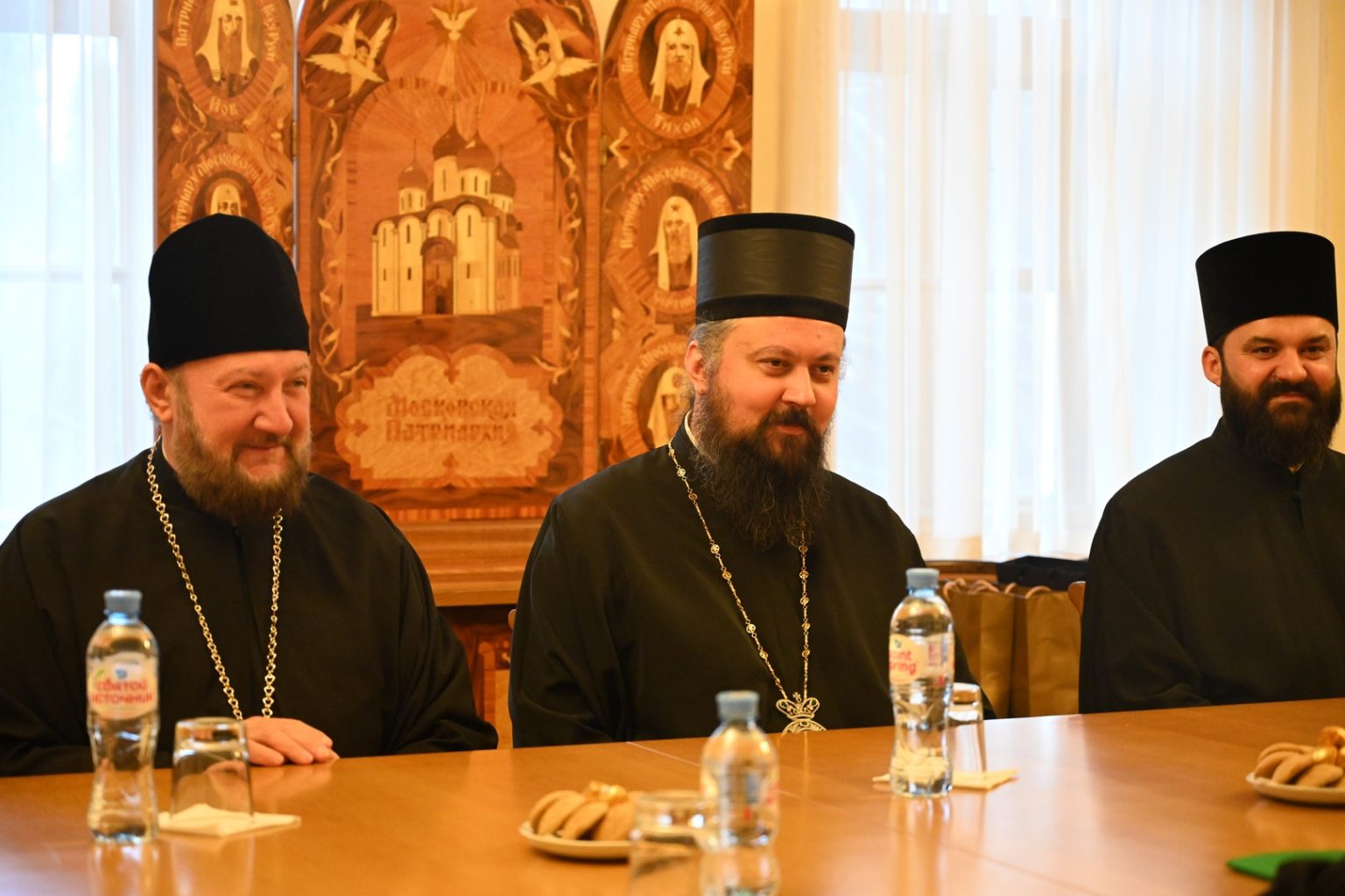 Αντιπροσωπεία της Σερβικής Εκκλησίας είχε συνάντηση με τον Μητροπολίτη ...