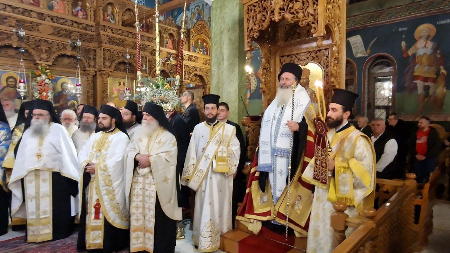 Αρχιερατική συγχοροστασία και συλλείτουργο στα 111α Ελευθέρια της ...