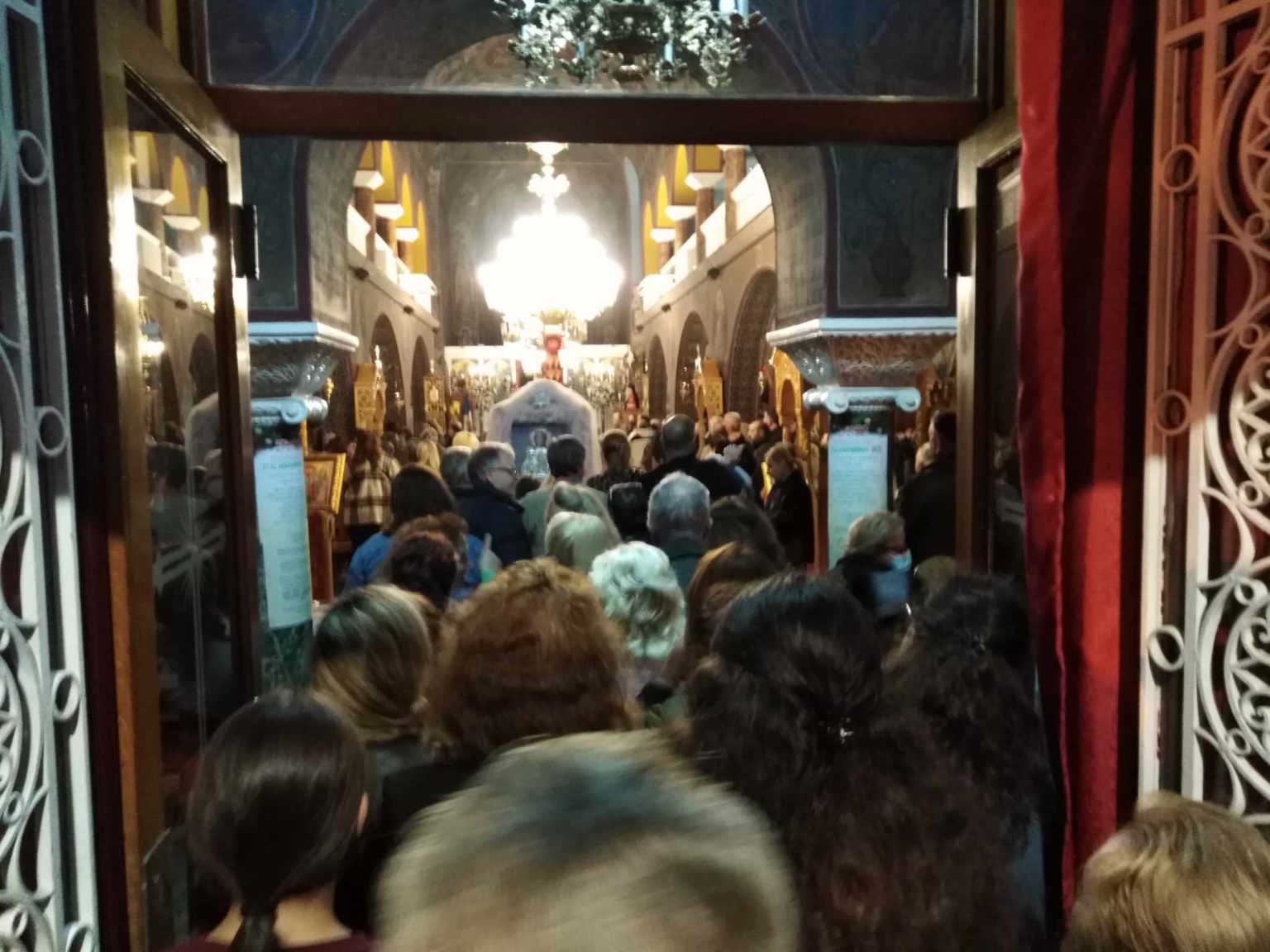 Κατανυκτική προσευχή για την Αγιομάρτυρα Αικατερίνη στον ομώνυμο ναό ...