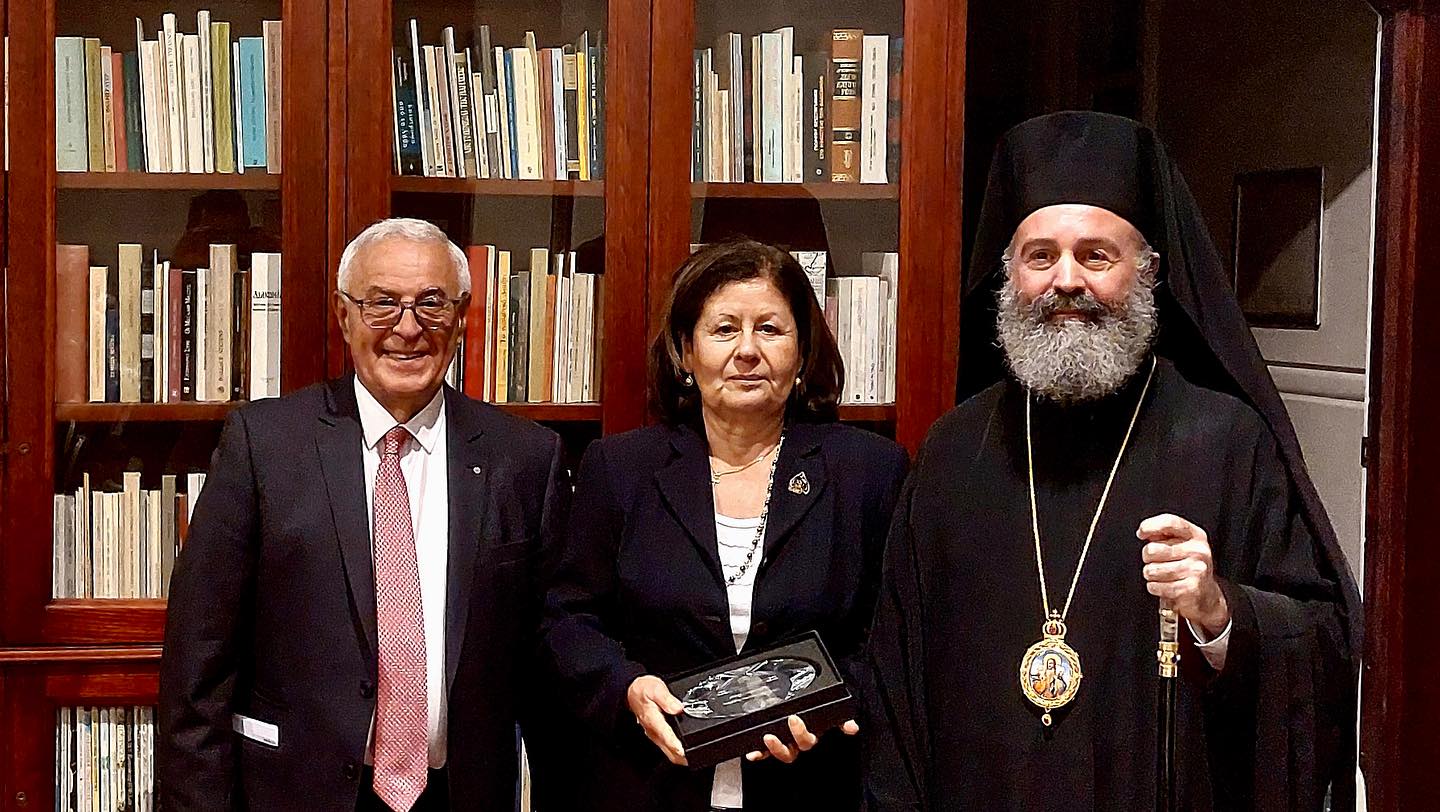 Ο Αρχιεπίσκοπος Αυστραλίας βράβευσε εθελοντές του Ελληνικού Κέντρου ...