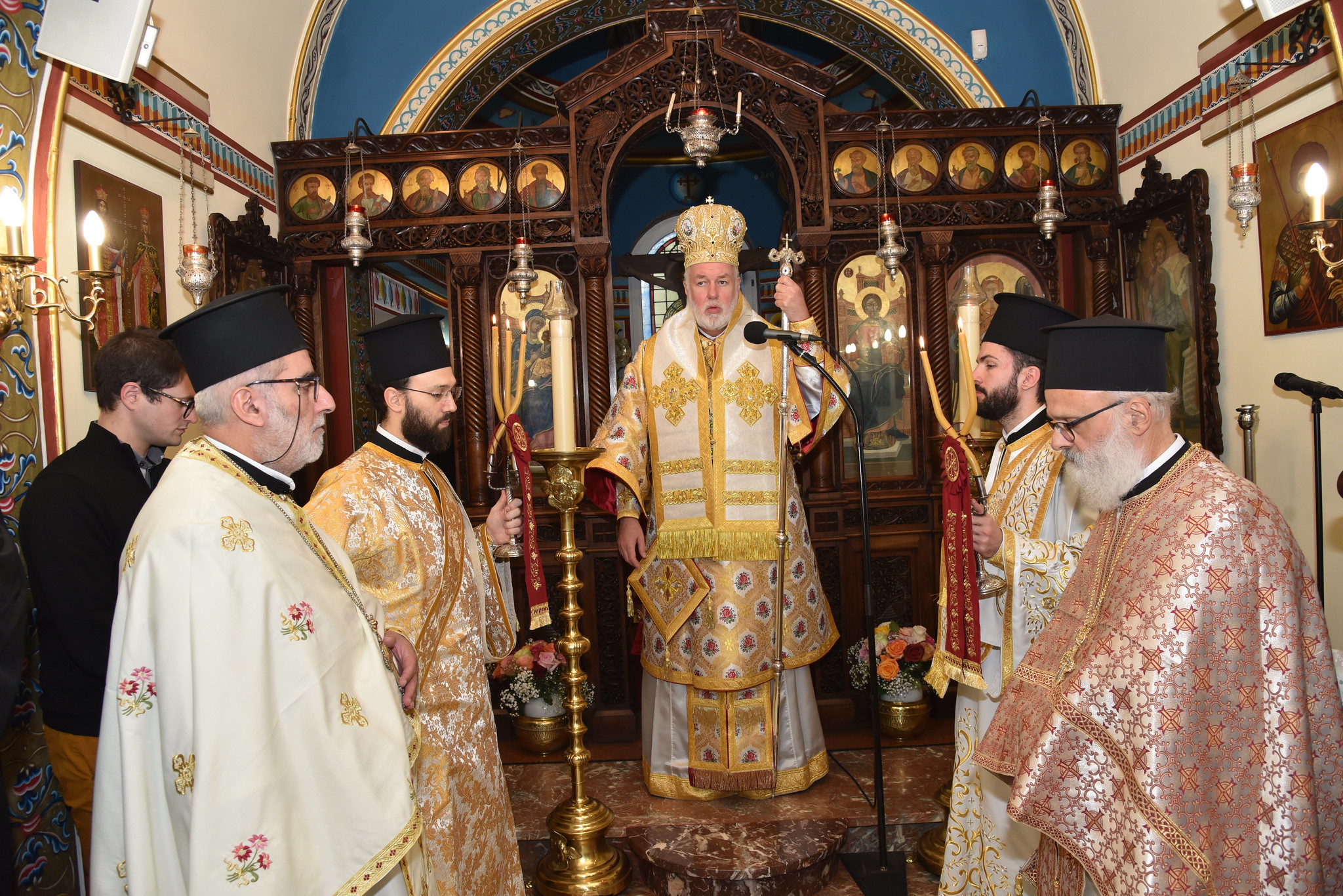 Η εορτή των Ταξιαρχών στον ομώνυμο Ιερό Ναό των Βρυξελλών - Ορθοδοξία ...