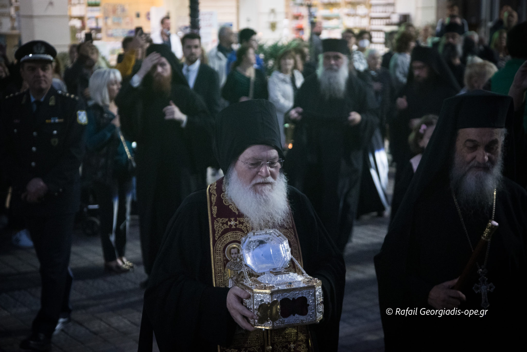 Φωτορεπορτάζ ope.gr: Στιγμές από την υποδοχή της Τιμίας Κάρας του Αγίου ...