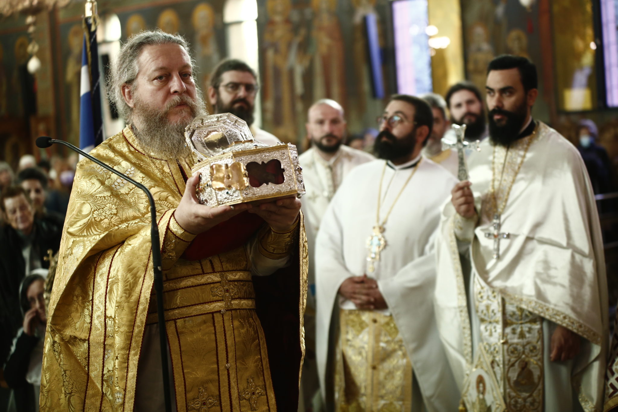 Όρθρος και Αρχιερατική Θεία Λειτουργία ενώπιον της Τιμίας Κάρας του ...