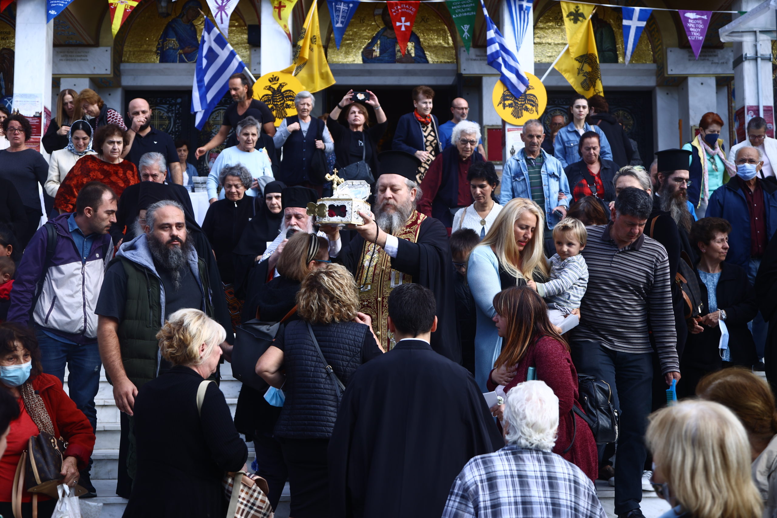 Αναχώρησε από την Αθήνα η Τιμία Κάρα του Αγίου Ιωάννου του Χρυσοστόμου ...