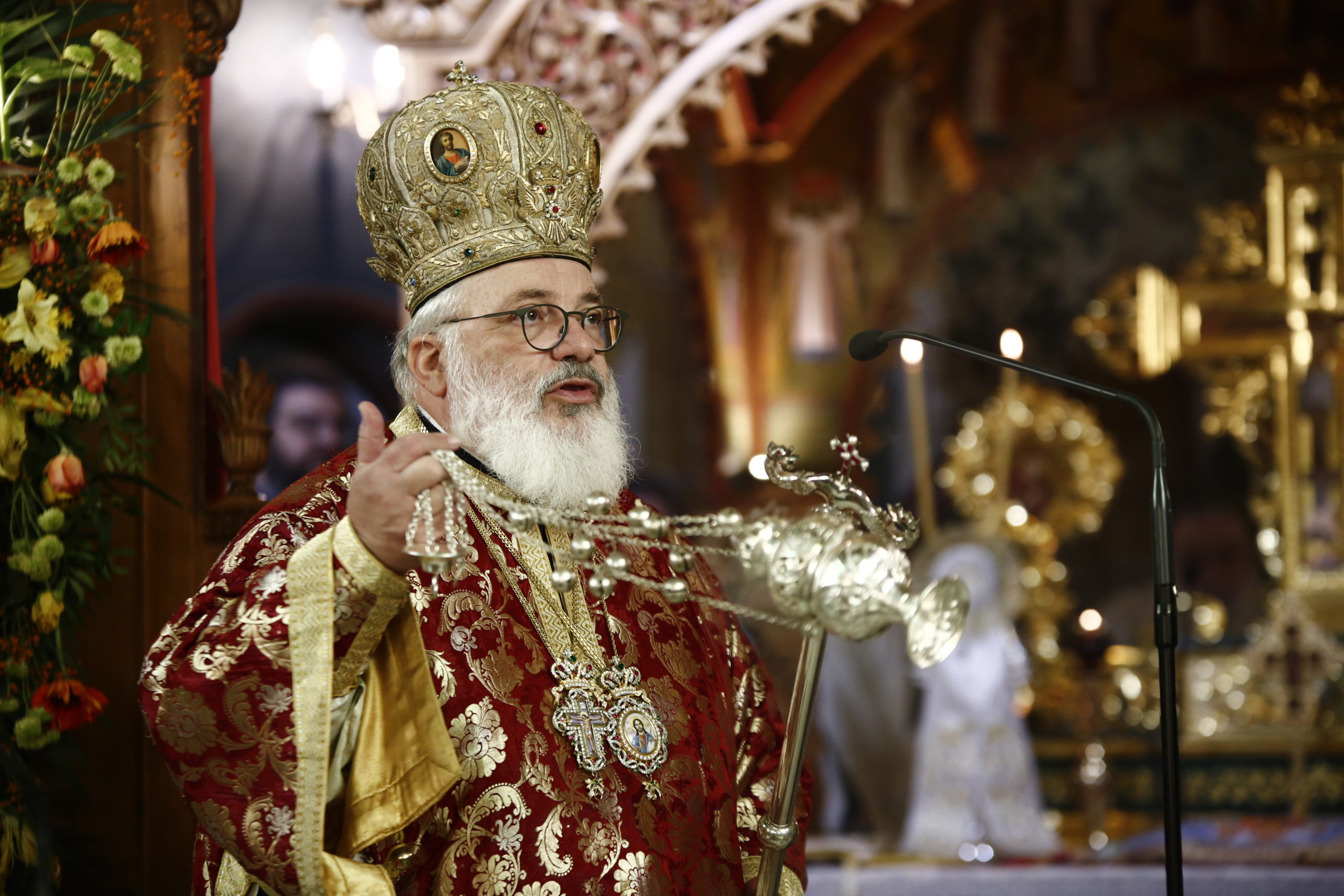 Όρθρος και Αρχιερατική Θεία Λειτουργία ενώπιον της Τιμίας Κάρας του ...