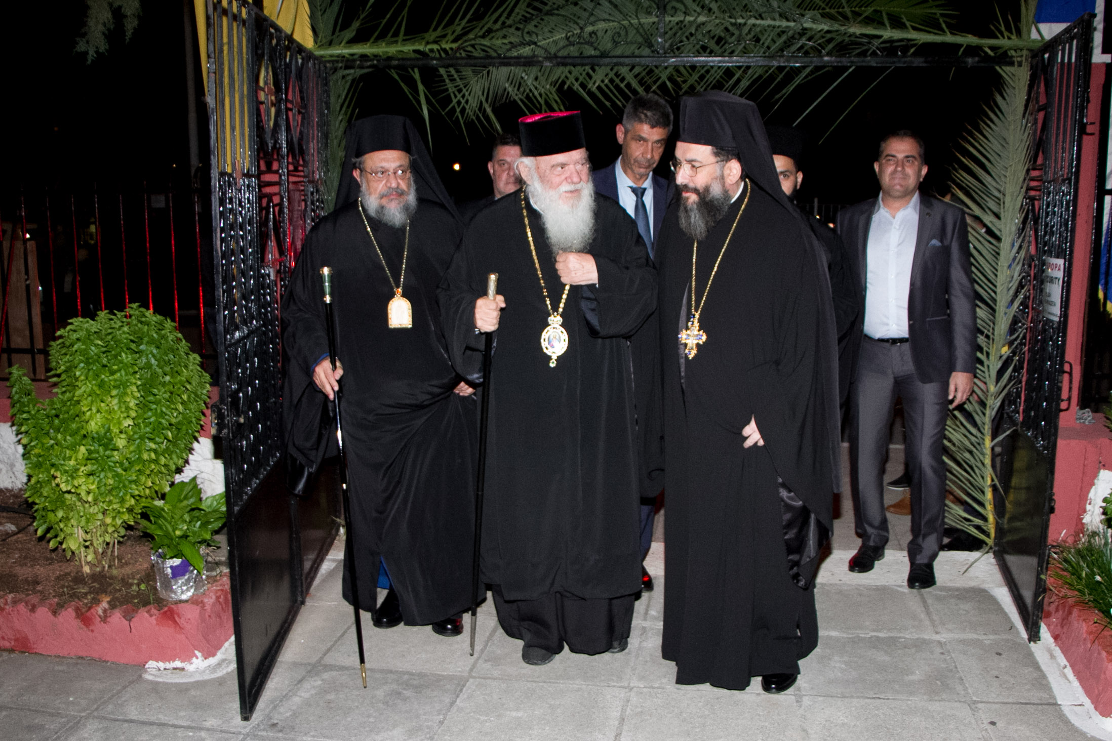 Παρουσία του Αρχιεπισκόπου ο Εσπερινός των ονομαστηρίων του Μητροπολίτη ...