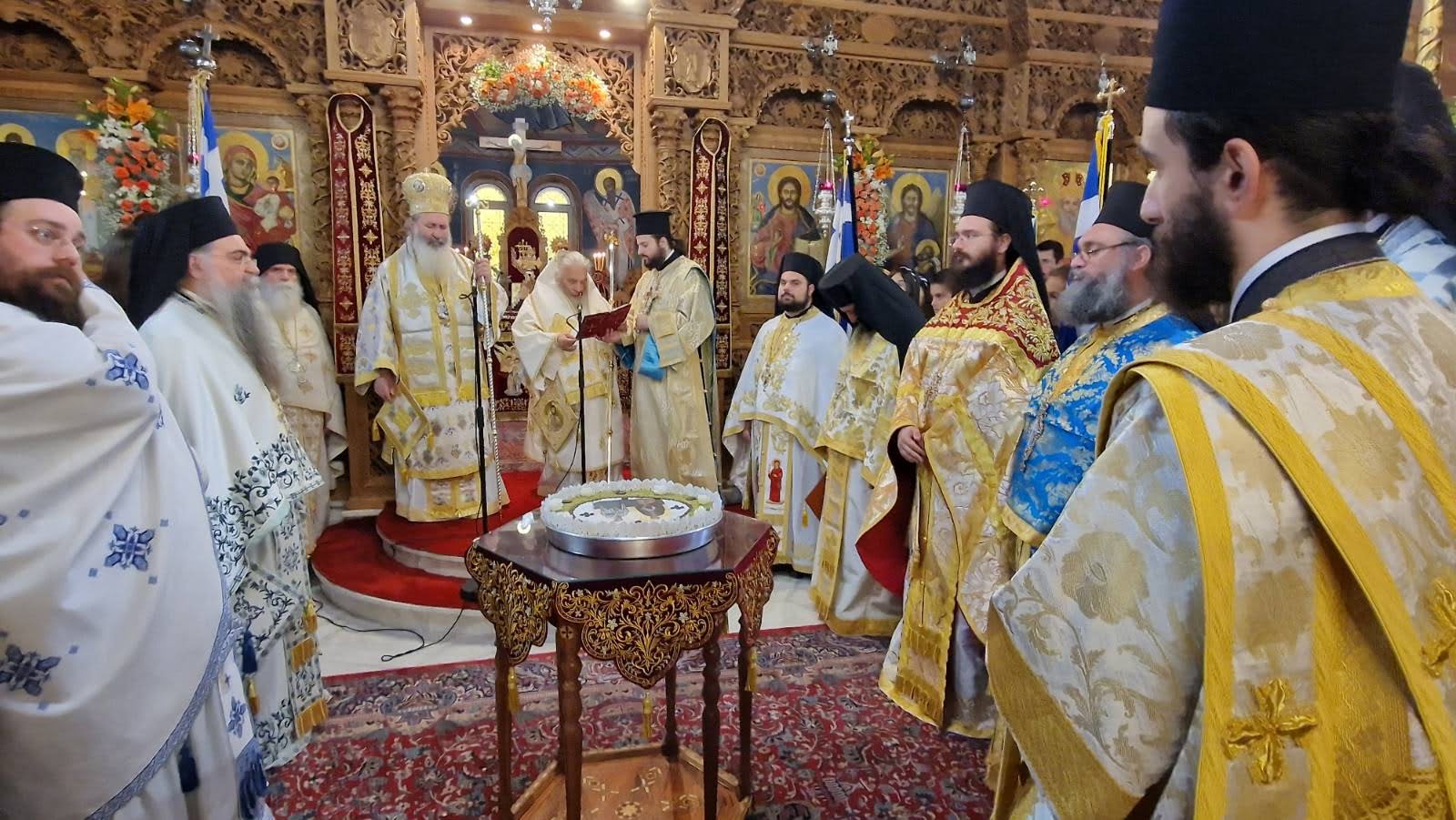 Αρχιερατική συγχοροστασία και συλλείτουργο στα 111α Ελευθέρια της ...