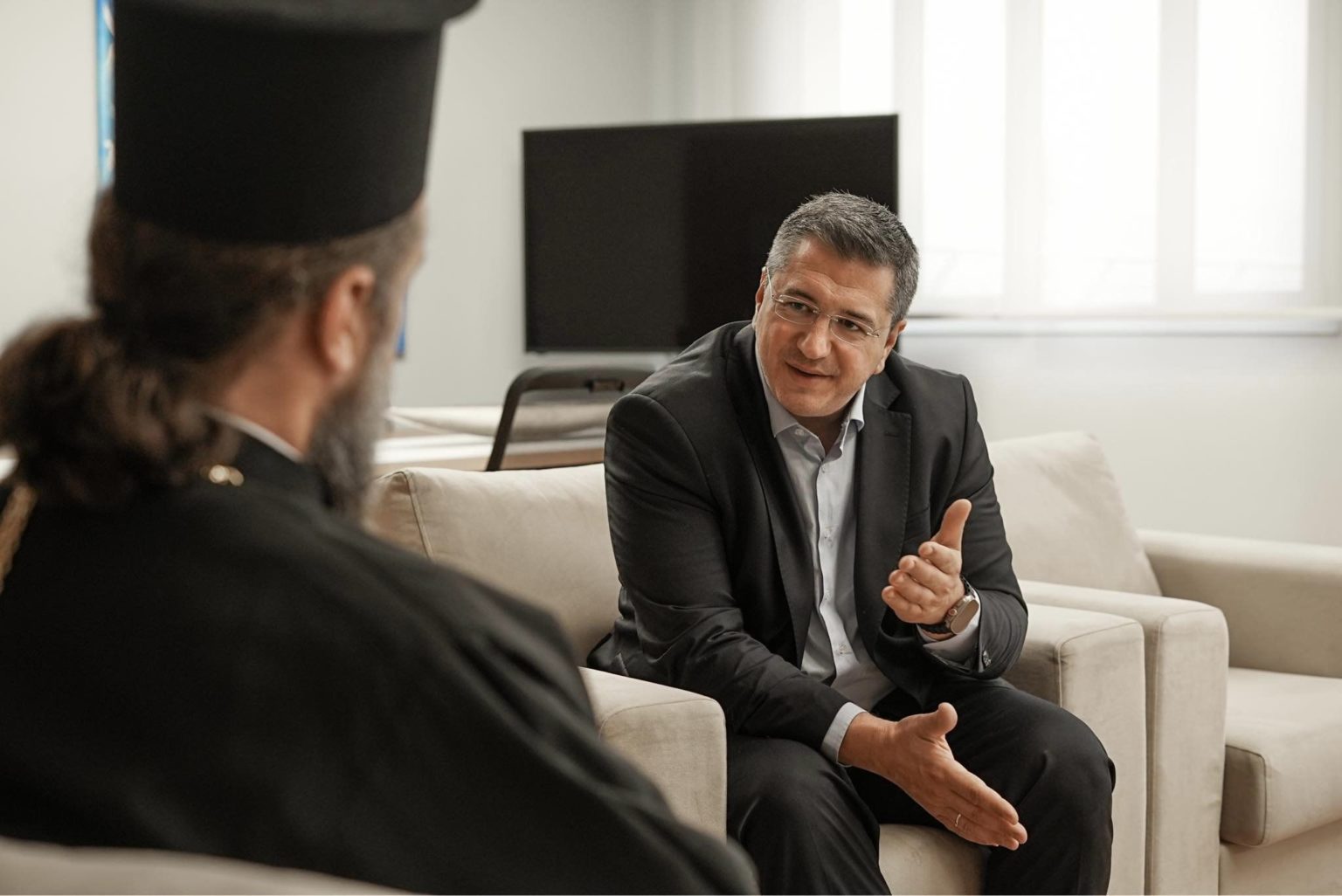 Ο Περιφερειάρχης Κεντρικής Μακεδονίας υποδέχθηκε τον Μητροπολίτη ...