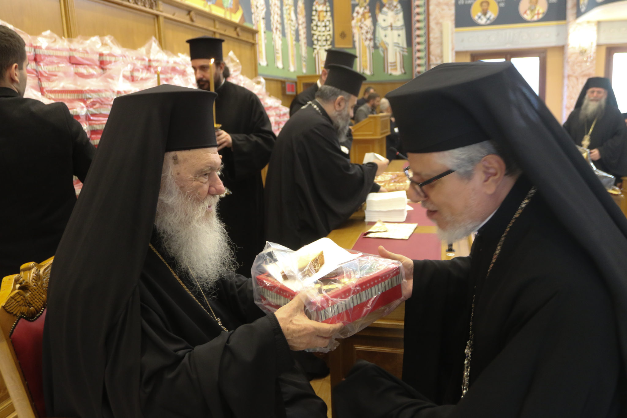 Koπή πίτας στην Ιερά Σύνοδο της Εκκλησίας της Ελλάδος - Αρχιεπίσκοπος ...
