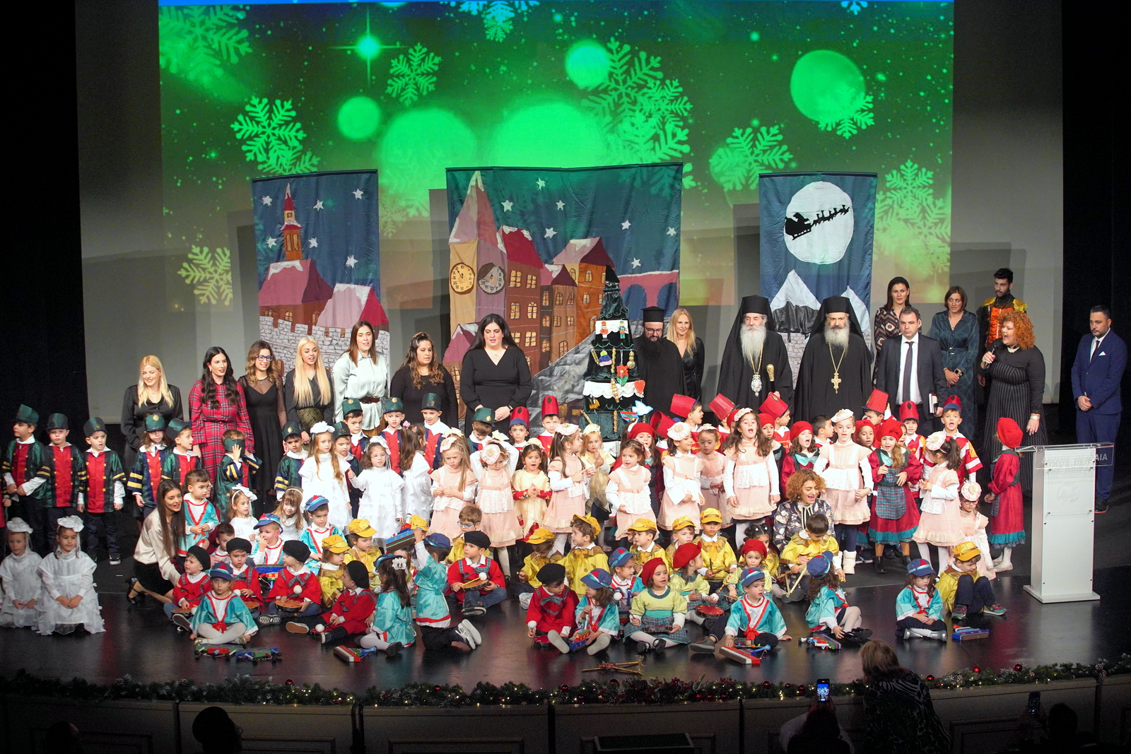Η Χριστουγεννιάτικη γιορτή των Εκπαιδευτηρίων της Ιεράς Μητρόπολης ...