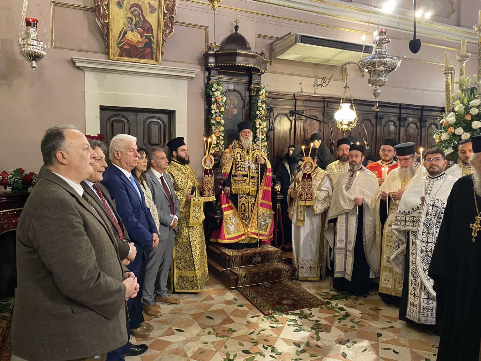 Με την συμμετοχή πλήθους πιστών ξεκίνησε η τριήμερος πανήγυρις του ...