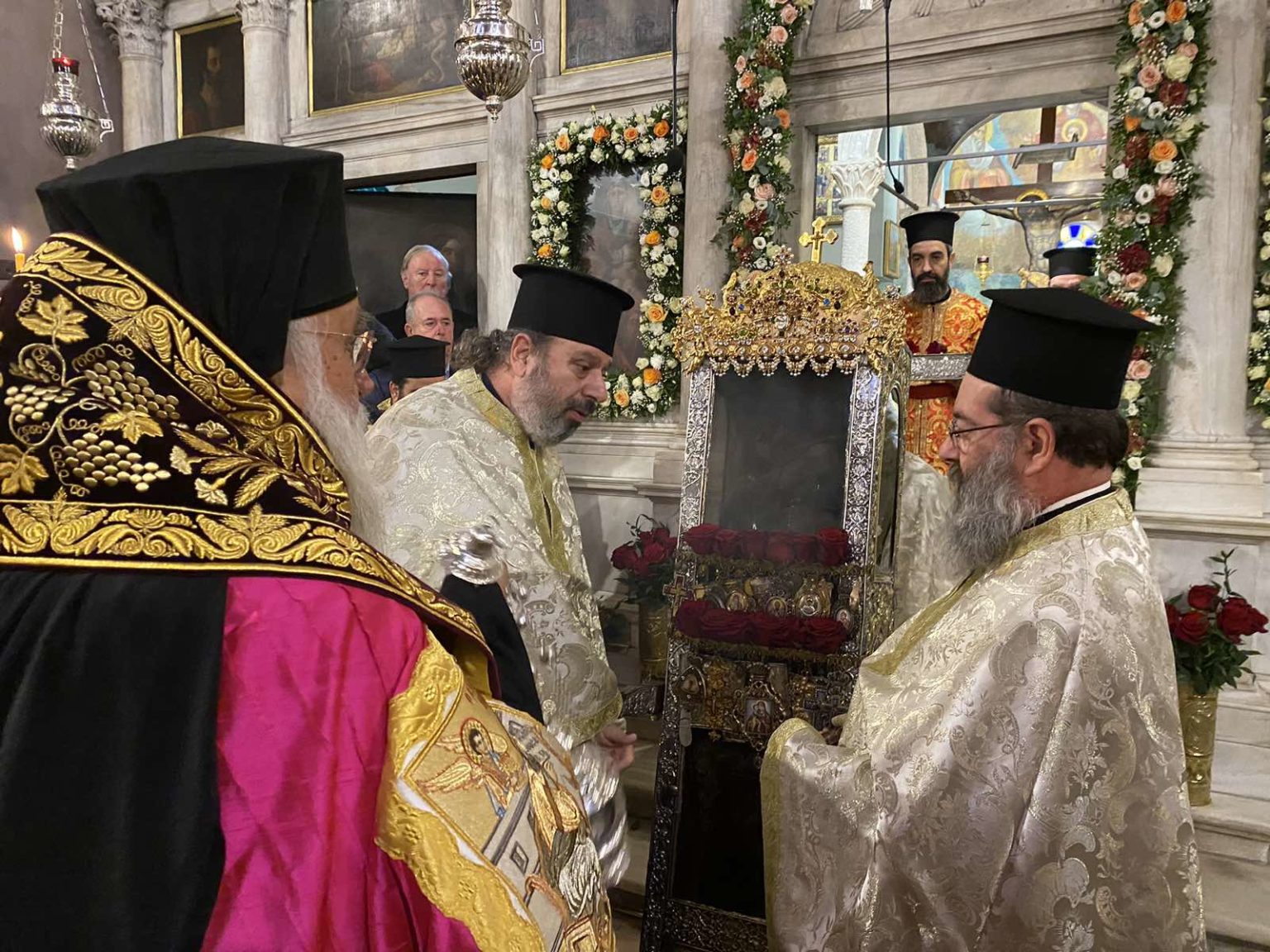 Με την συμμετοχή πλήθους πιστών ξεκίνησε η τριήμερος πανήγυρις του ...