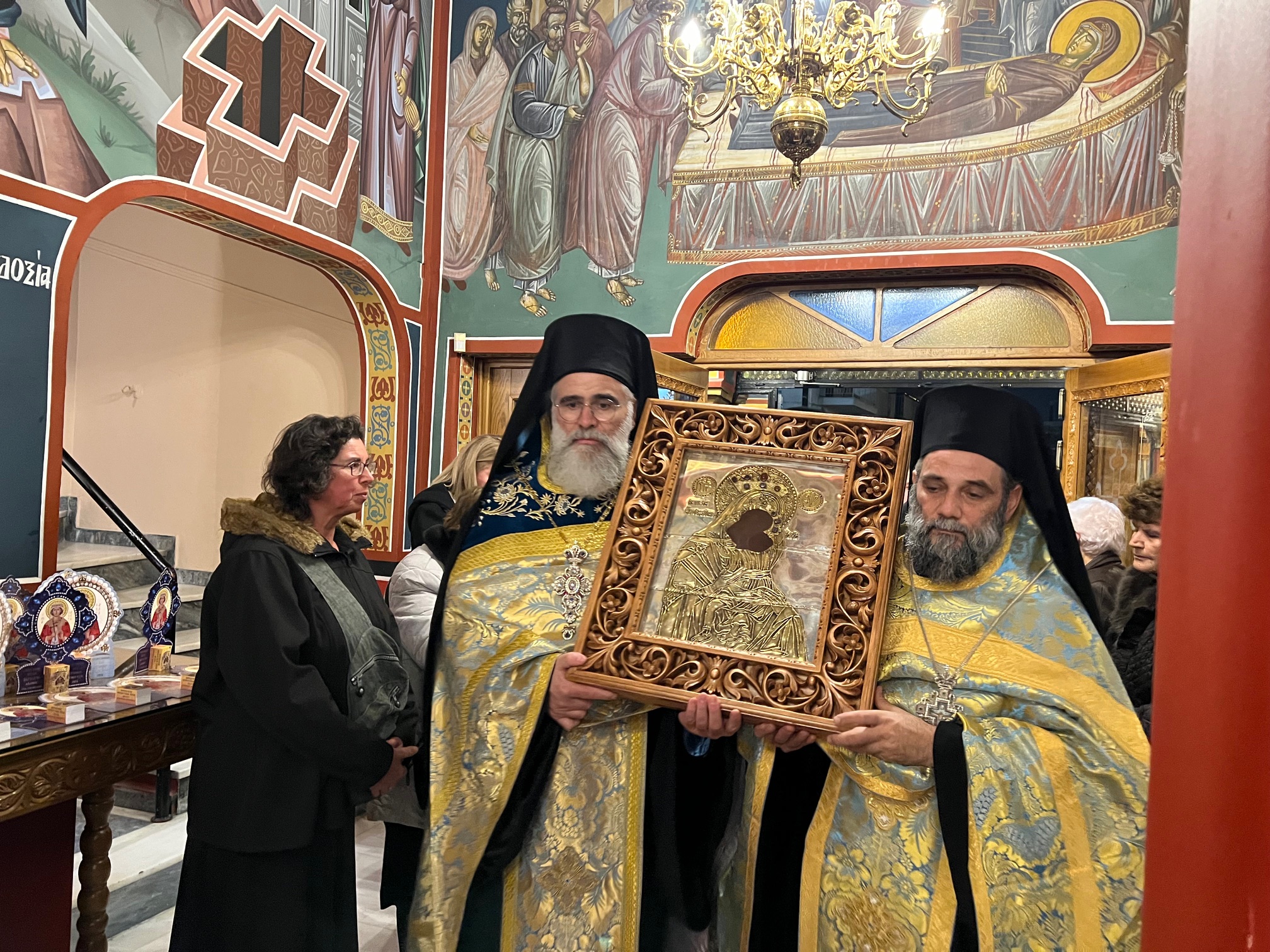 Η Εικόνα της Παναγίας της Χοζοβιωτίσσης Αμοργού στην Αγία Βαρβάρα ...
