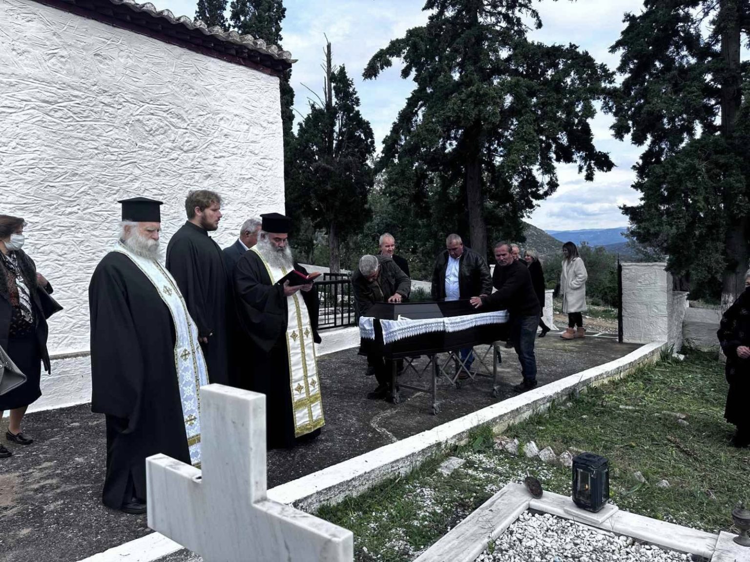 Εξόδιος Ακολουθία μοναχής Ευπραξίας στην Ιερά Μονή Αγίων Αναργύρων ...