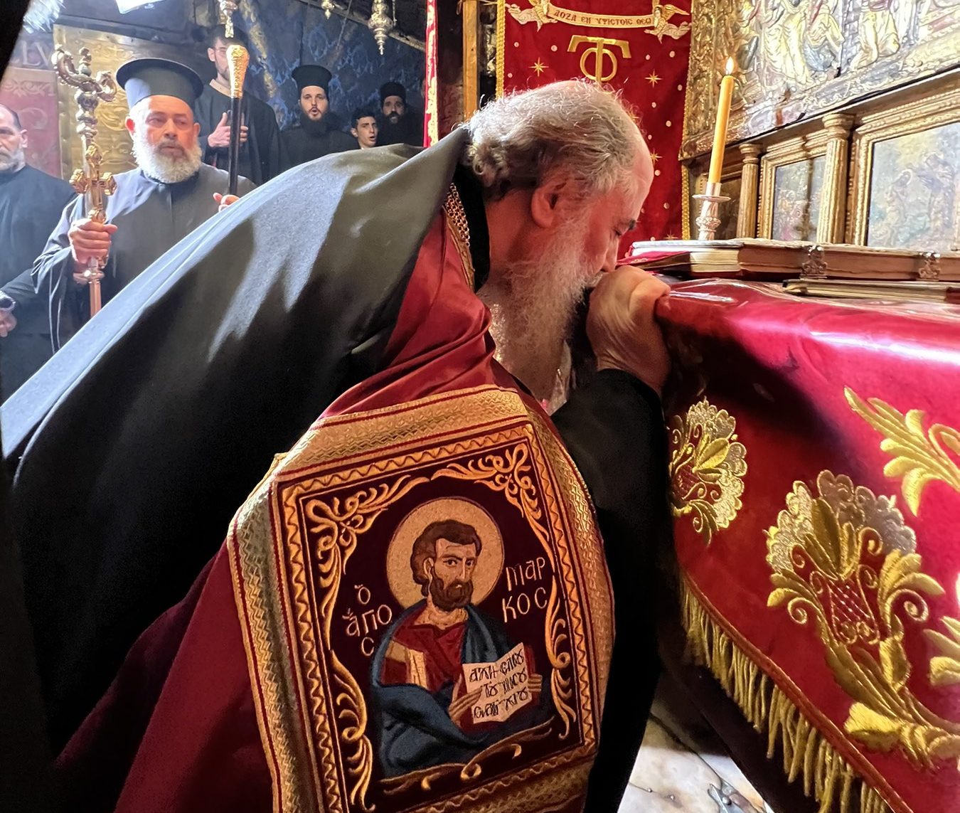 Παραμονή της εορτής των Χριστουγέννων στη Βασιλική της Γεννήσεως στη ...