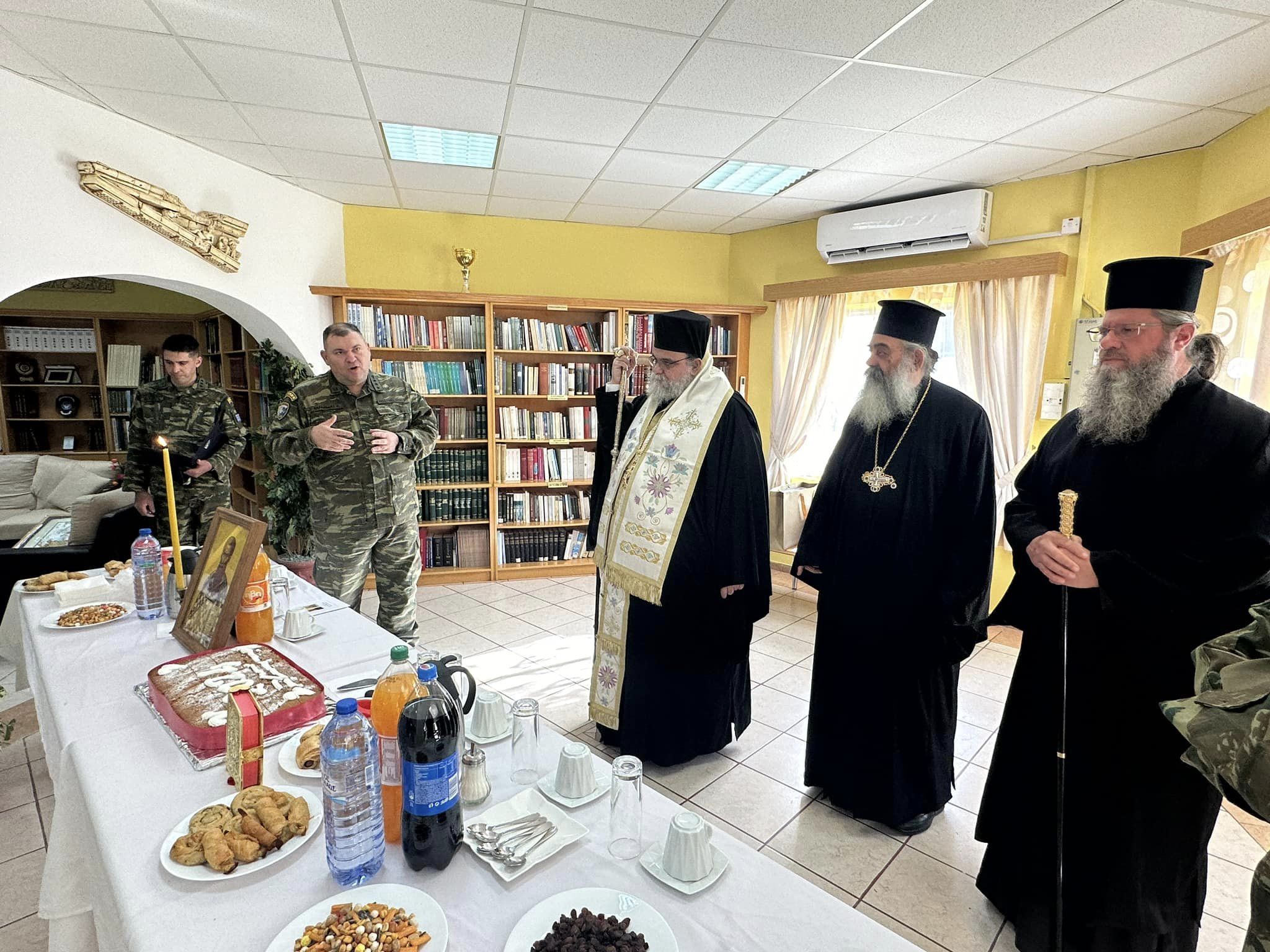 Ο Μητροπολίτης Ταμασού ευλόγησε τη Βασιλόπιτα της Ελληνικής Δύναμης ...