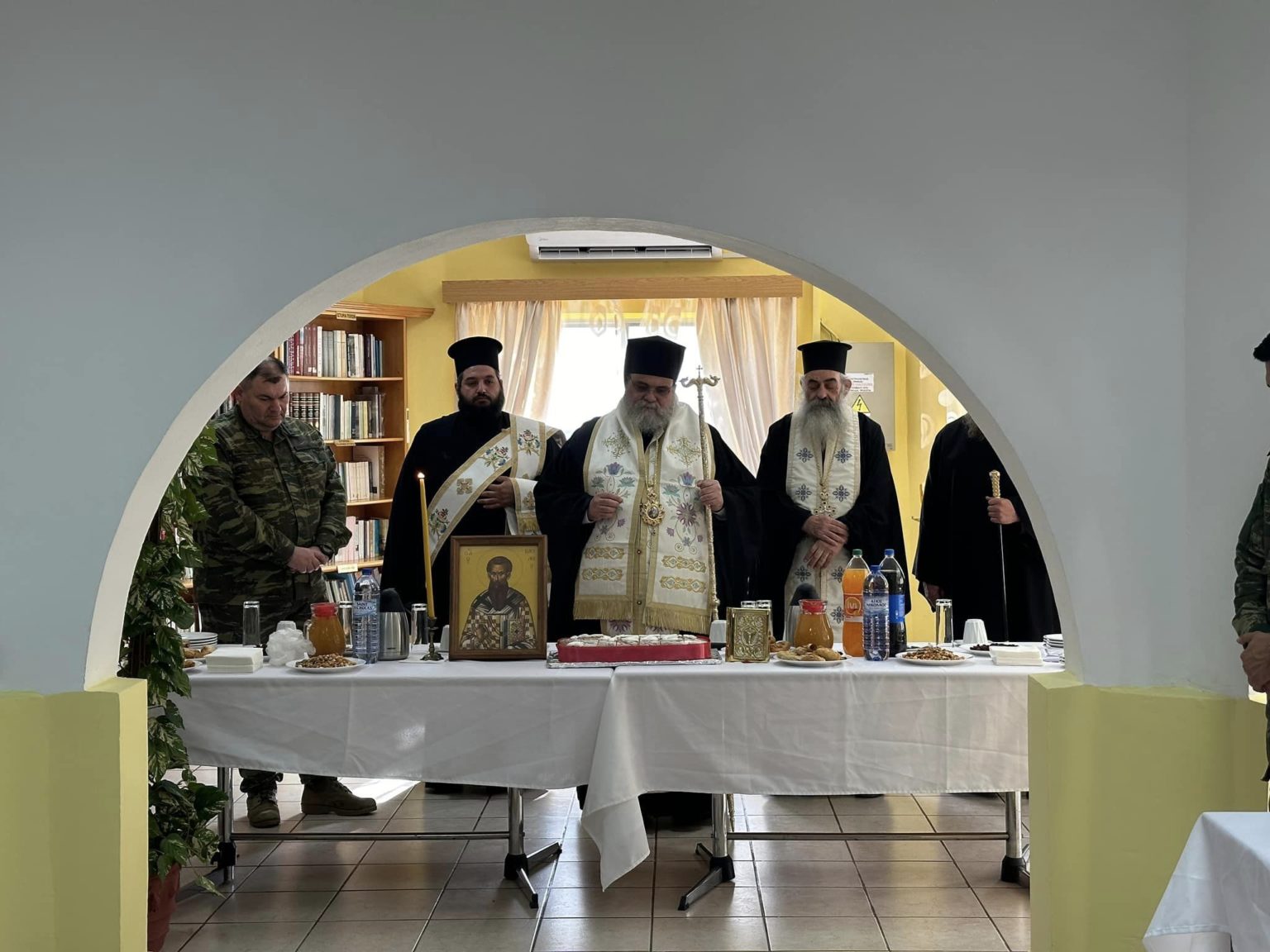 Ο Μητροπολίτης Ταμασού ευλόγησε τη Βασιλόπιτα της Ελληνικής Δύναμης ...