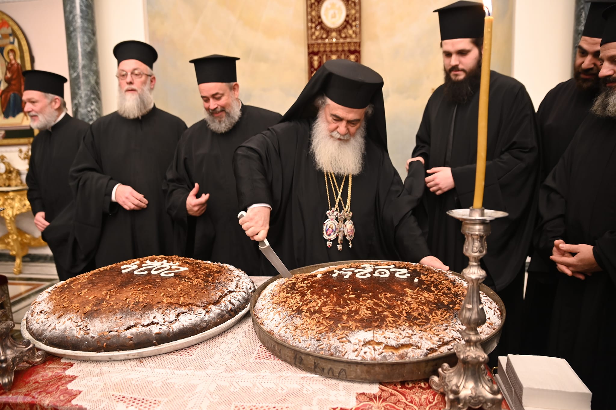 Η τελετή κοπής της Βασιλόπιτας στο Πατριαρχείο Ιεροσολύμων - Ορθοδοξία ...