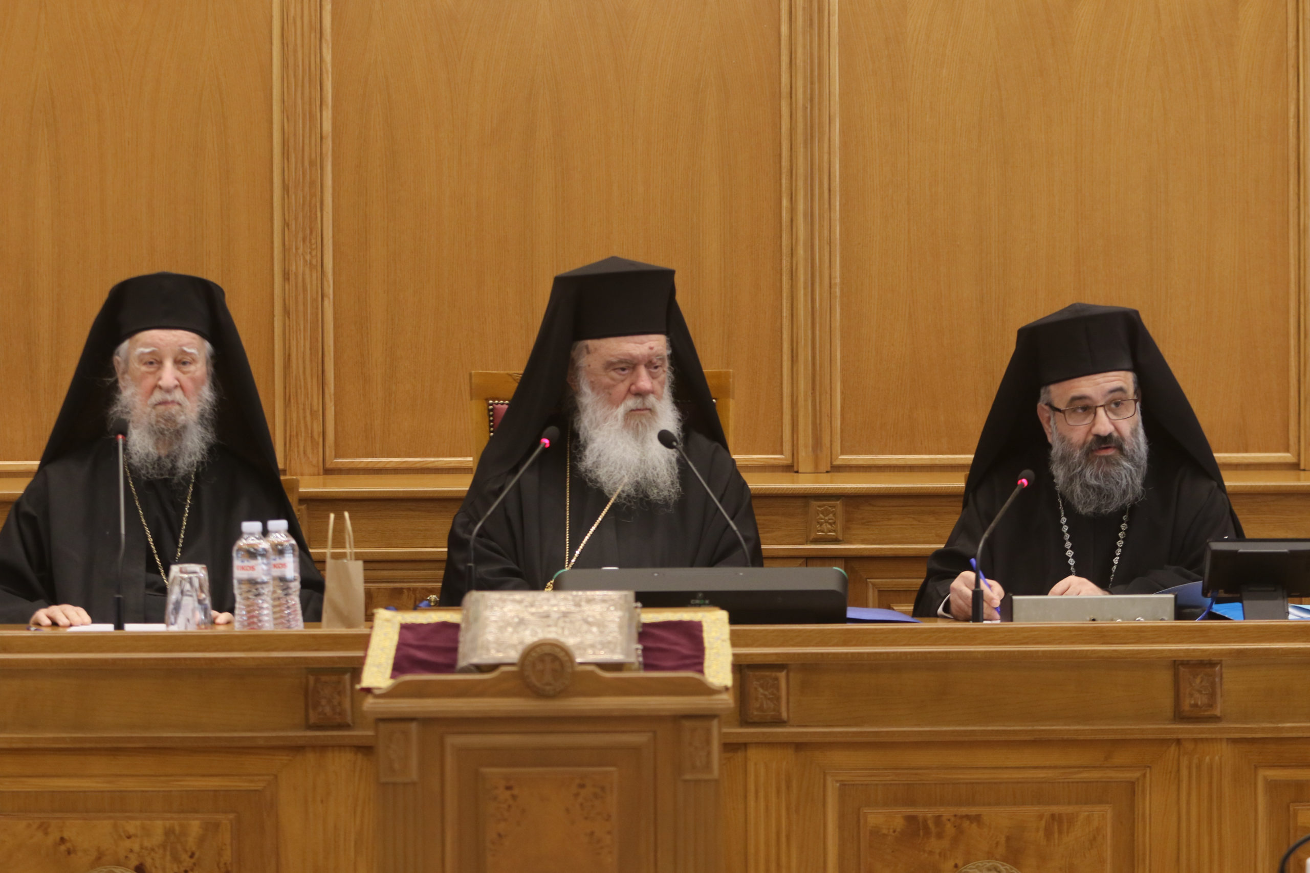 Ομόφωνο «ΟΧΙ» της Εκκλησίας της Ελλάδος στο νομοσχέδιο για τον «γάμο ...
