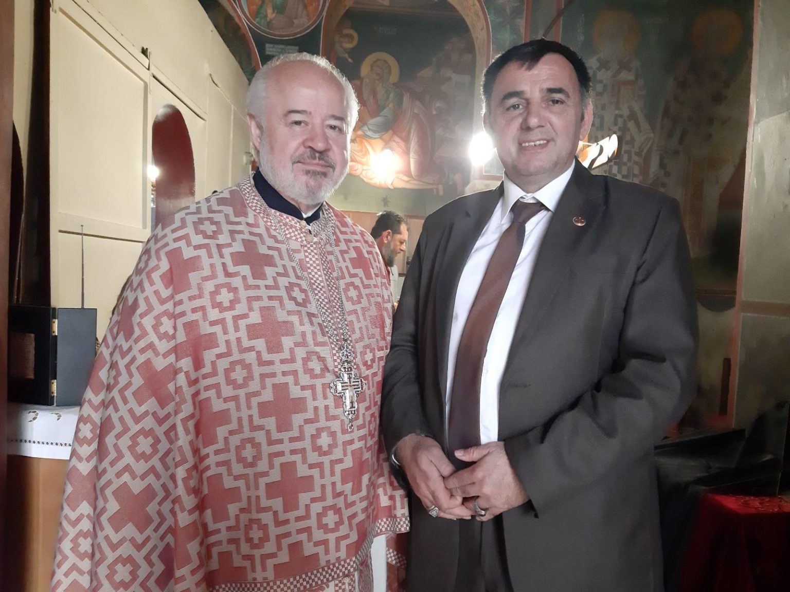 Με τον Διευθυντή της Σχολής Βυζαντινής Μουσικής του Λονδίνου π. Ιωσήφ ...