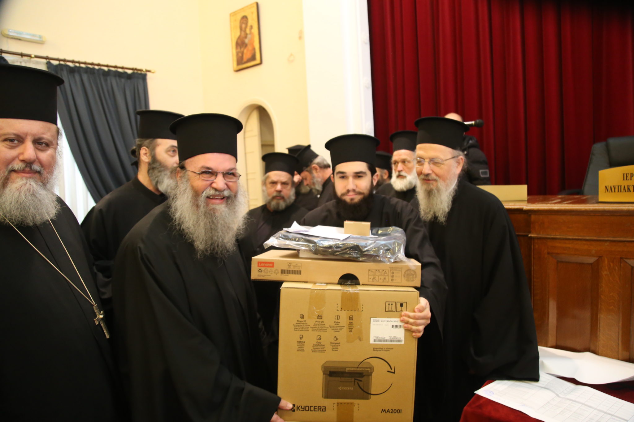 Επίδοση υλικού ψηφιοποίησης ενοριών στην Ιερά Μητρόπολη Ναυπάκτου ...