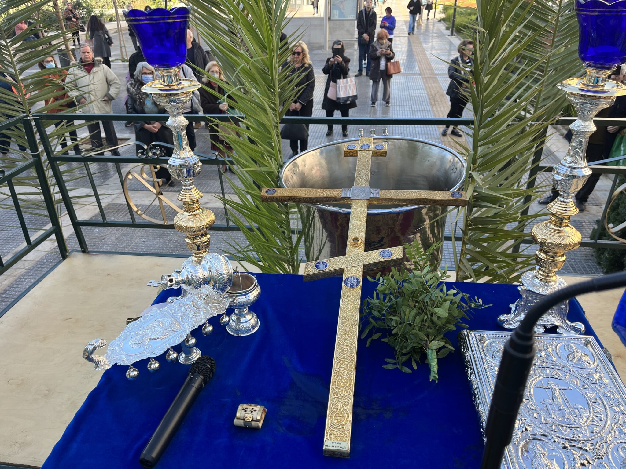 Παραμονή των Θεοφανείων στον Μητροπολιτικό Ιερό Ναό Αγίων Κωνσταντίνου ...