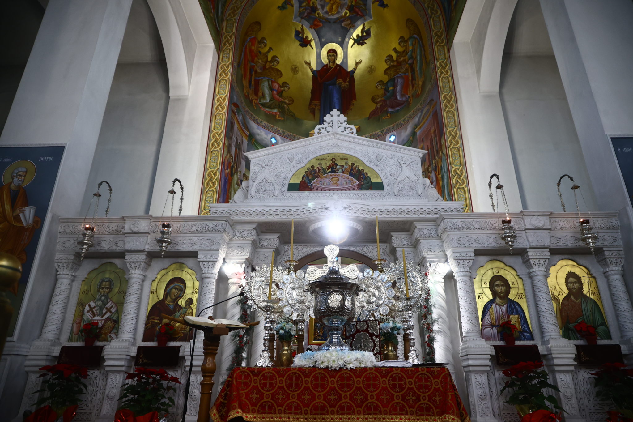 Παραμονή Θεοφανείων στον Ιερό Ναό Αγίου Φωτίου του Μεγάλου στη Νέα ...