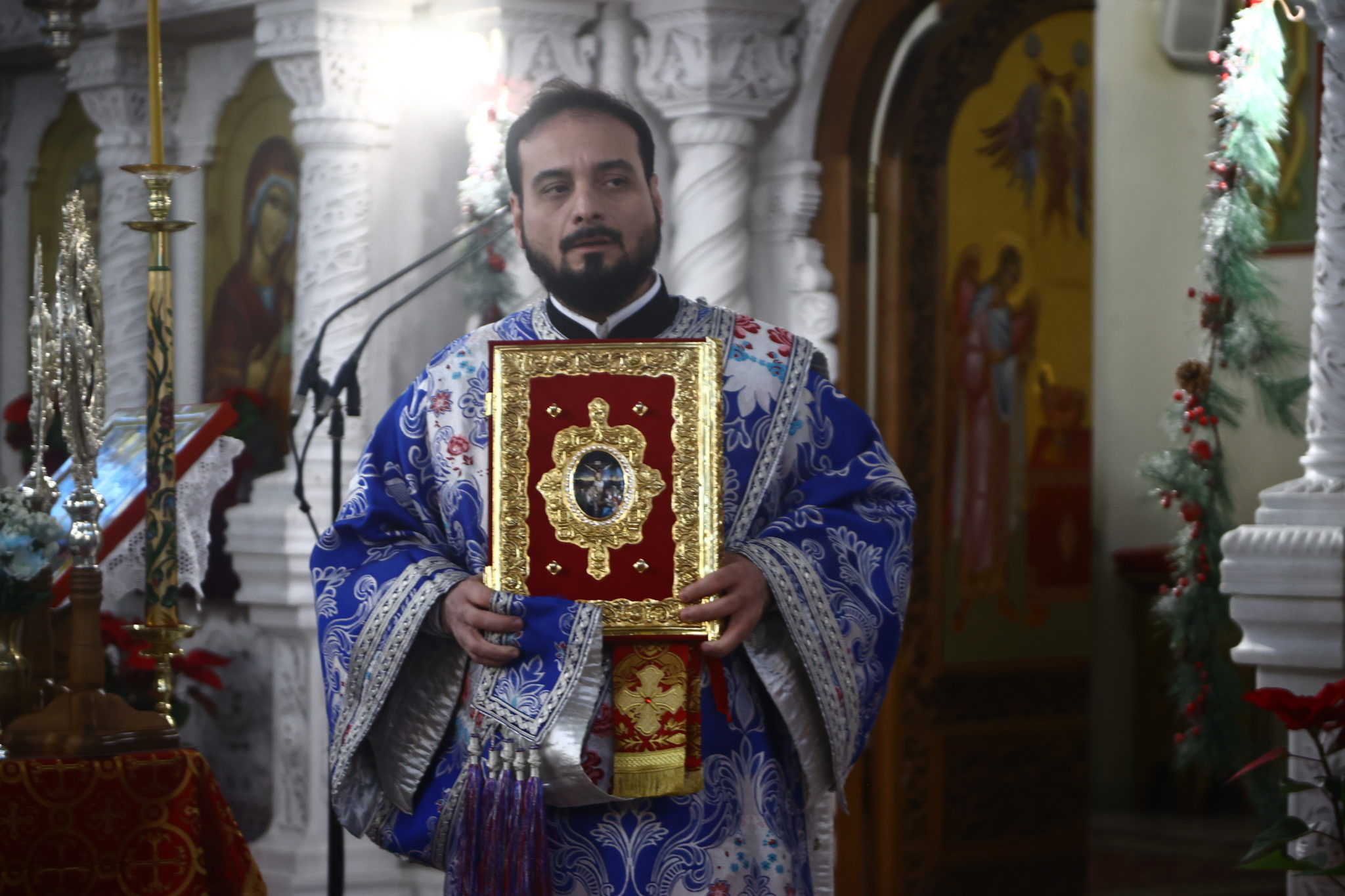 Παραμονή Θεοφανείων στον Ιερό Ναό Αγίου Φωτίου του Μεγάλου στη Νέα ...