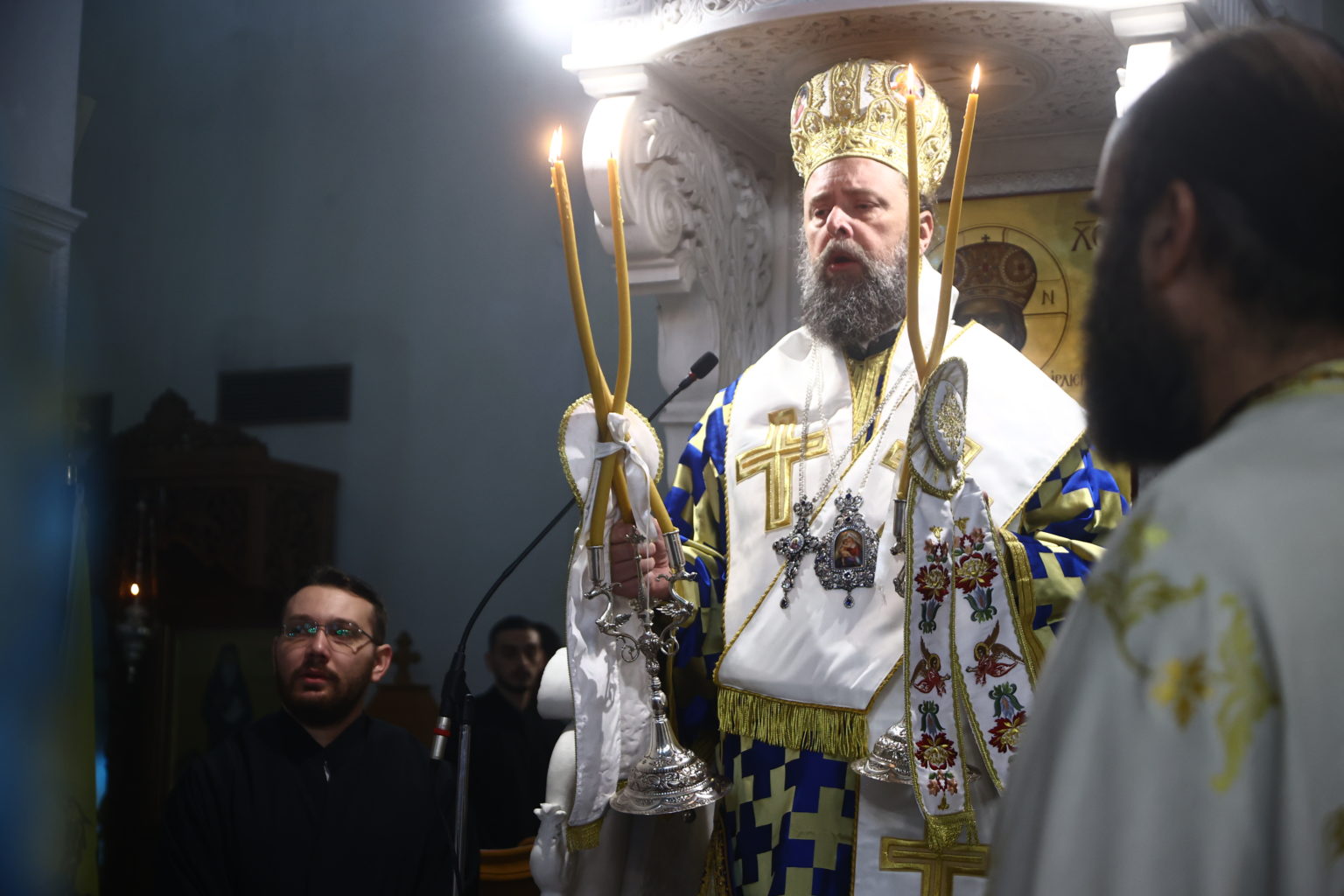 Παραμονή Θεοφανείων στον Ιερό Ναό Αγίου Φωτίου του Μεγάλου στη Νέα ...
