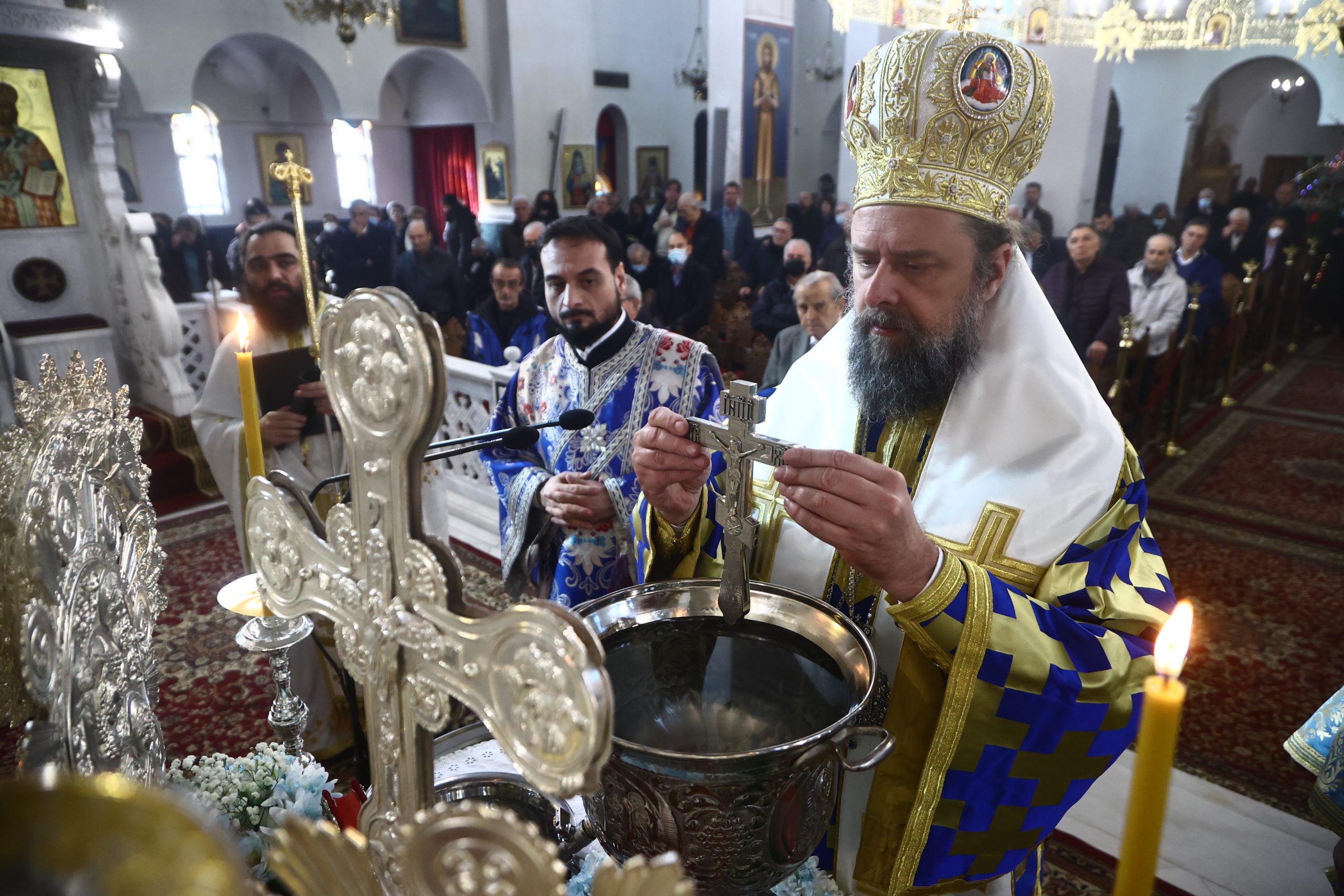 Παραμονή Θεοφανείων στον Ιερό Ναό Αγίου Φωτίου του Μεγάλου στη Νέα ...