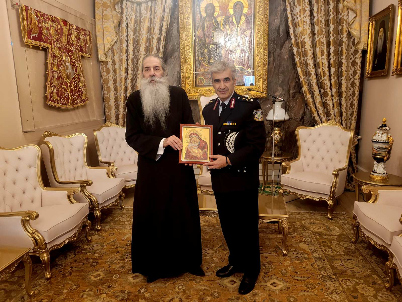 Ο νέος Γενικός Αστυνομικός Διευθυντής Πειραιά στον Μητροπολίτη Σεραφείμ ...