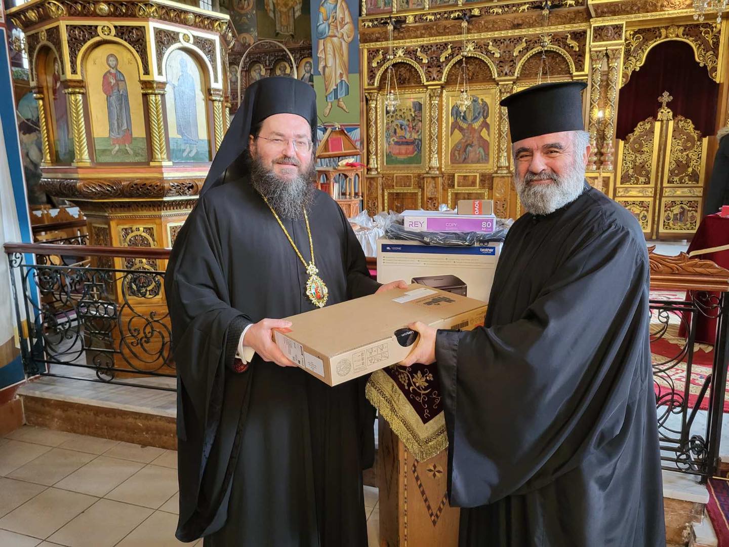 Παράδοση υπολογιστών και εκτυπωτών στους ιερείς της Ιεράς Μητροπόλεως ...