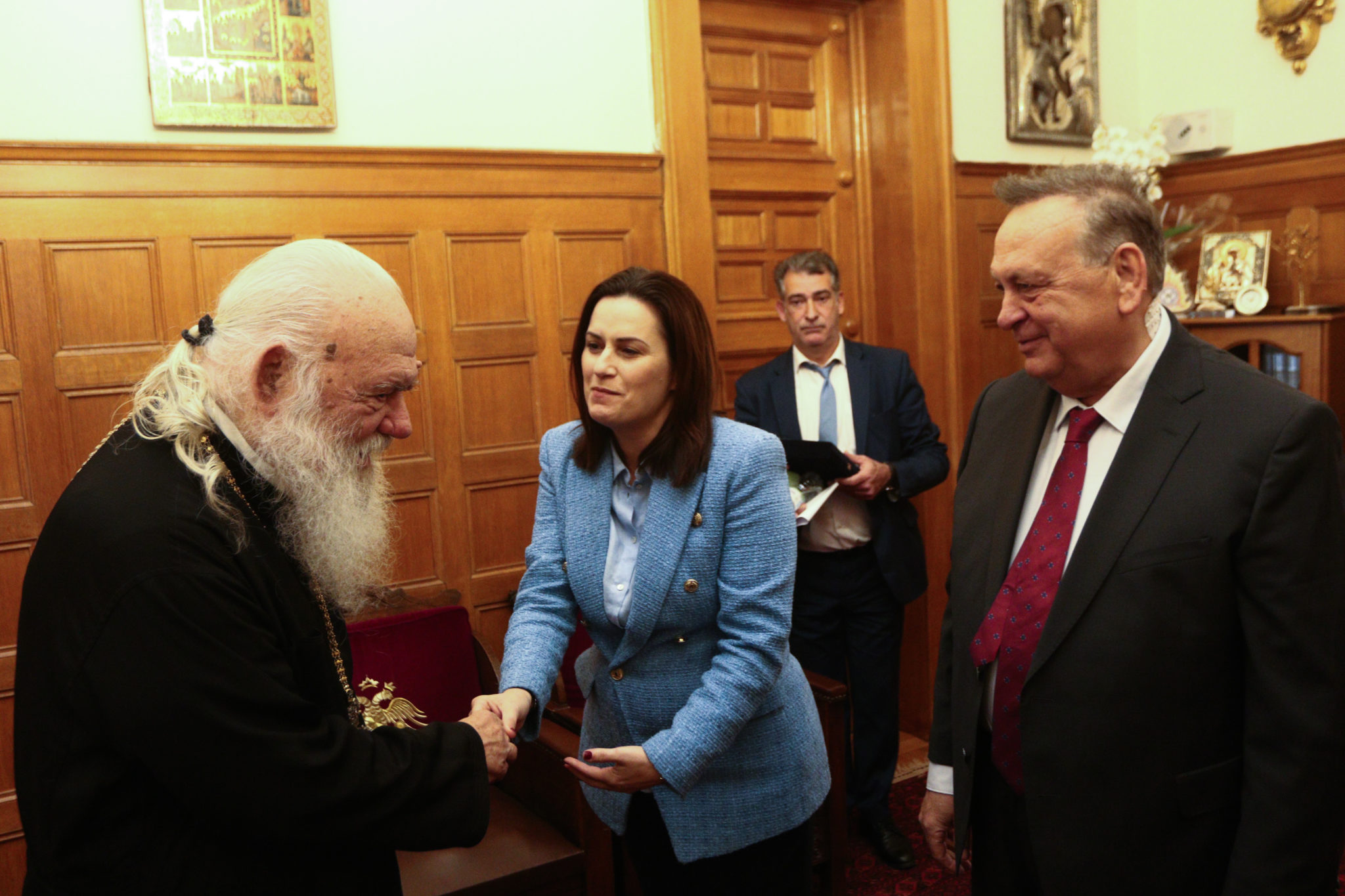 Στον Αρχιεπίσκοπο Ιερώνυμο ο Αρχηγός ΓΕΝ Δημήτριος-Ελευθέριος Κατάρας ...