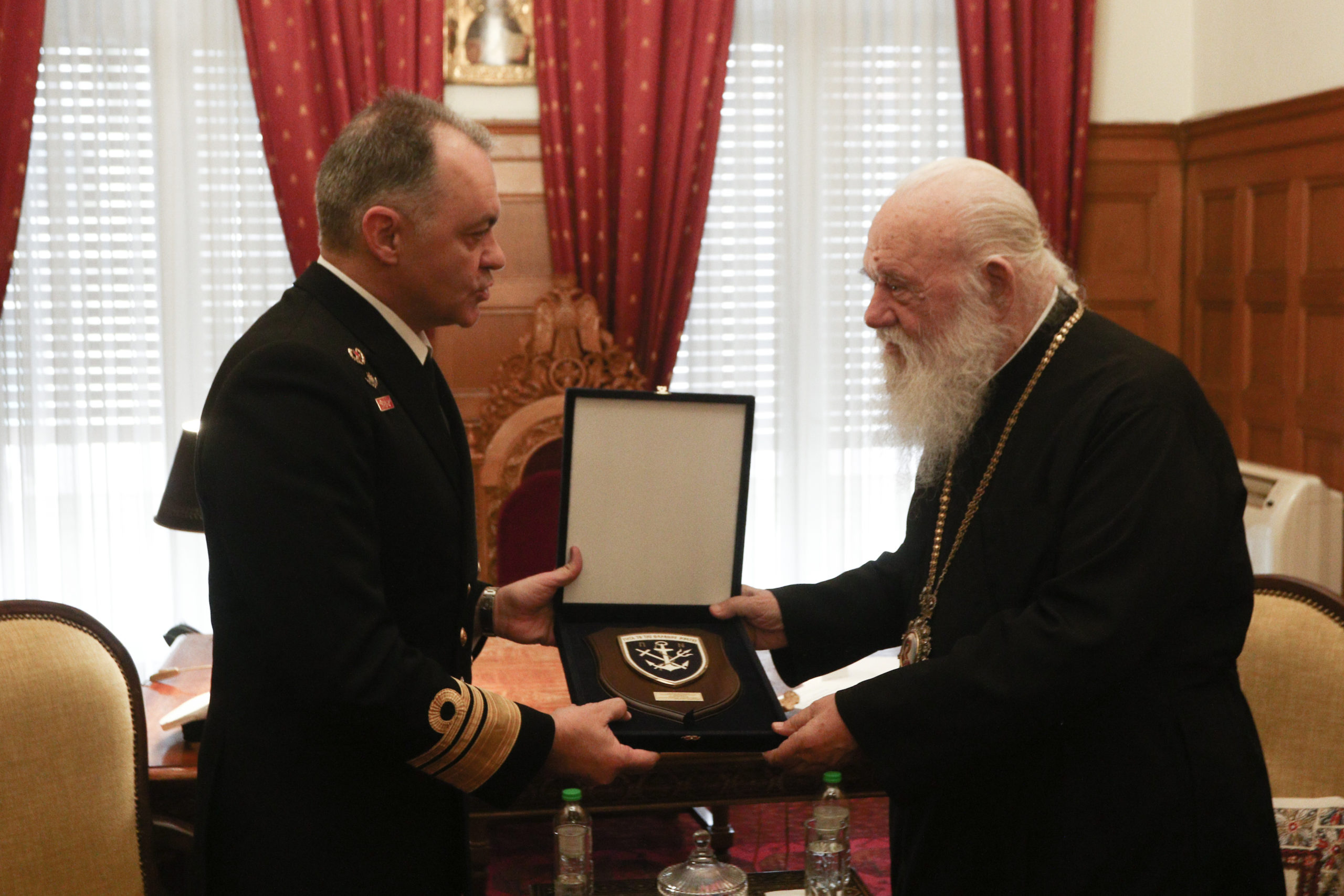 Στον Αρχιεπίσκοπο Ιερώνυμο ο Αρχηγός ΓΕΝ Δημήτριος-Ελευθέριος Κατάρας ...