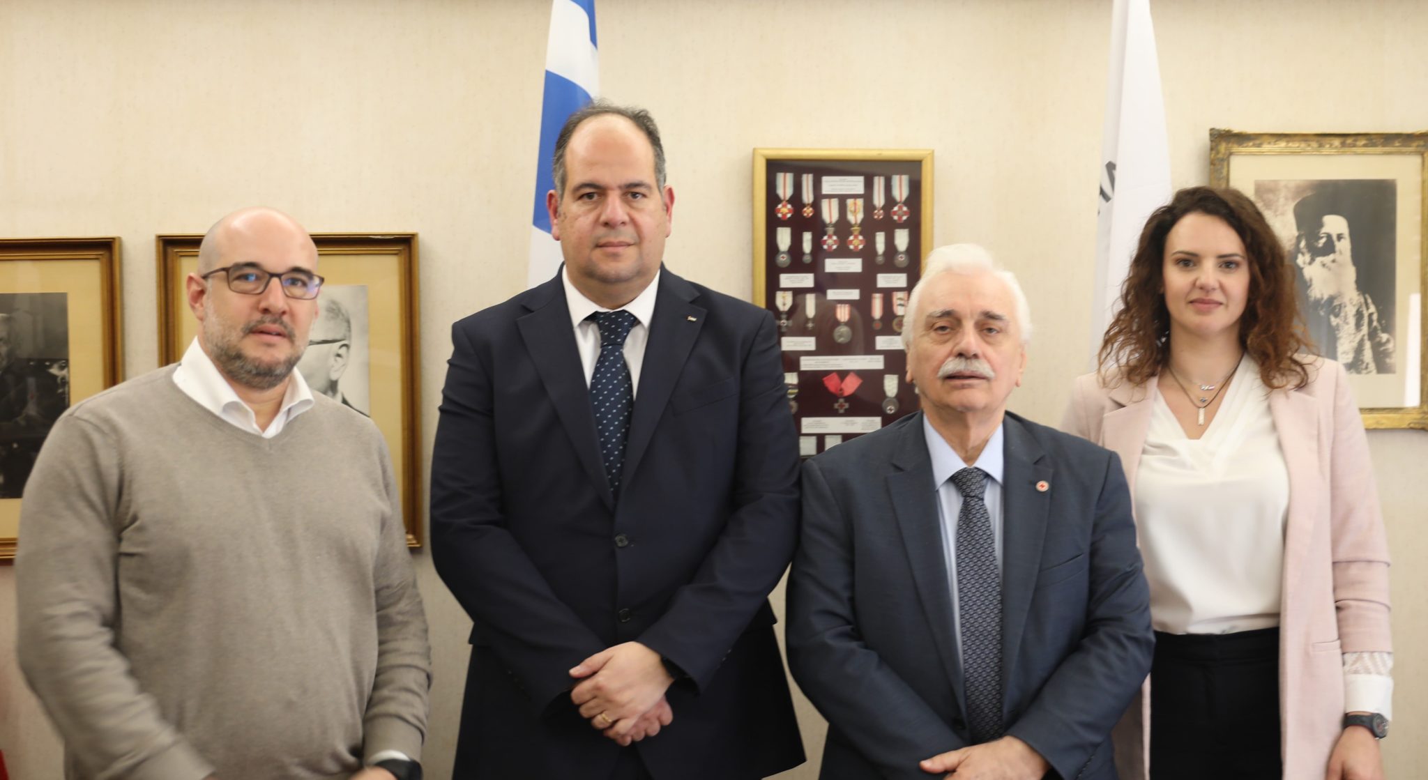 Ο Ελληνικός Ερυθρός Σταυρός απέστειλε μεγάλη ανθρωπιστική βοήθεια στη ...