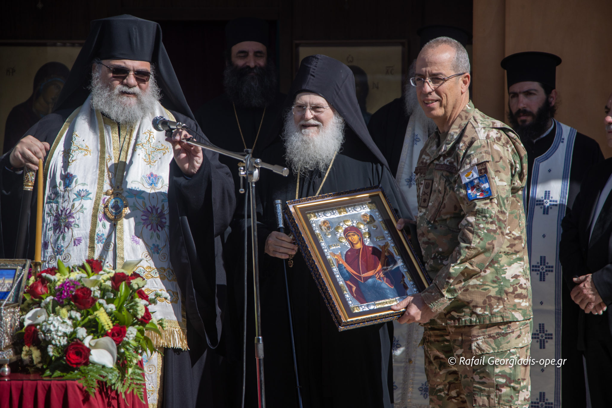 Ο Στρατός της Κύπρου υποκλίθηκε στην Τιμία Ζώνη της Παναγίας ...