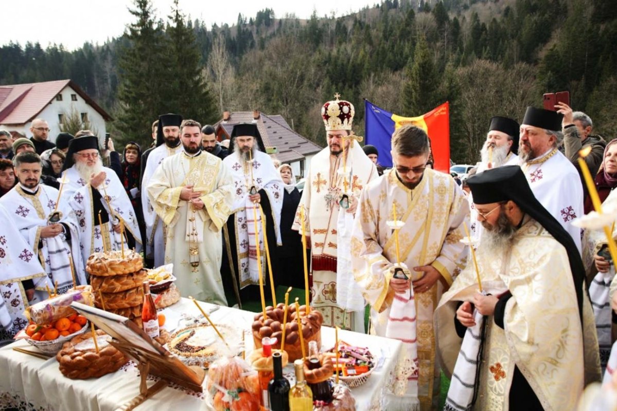 Simpozion omagial la Mănăstirea Paltin - Petru Vodă - Ορθοδοξία News Agency