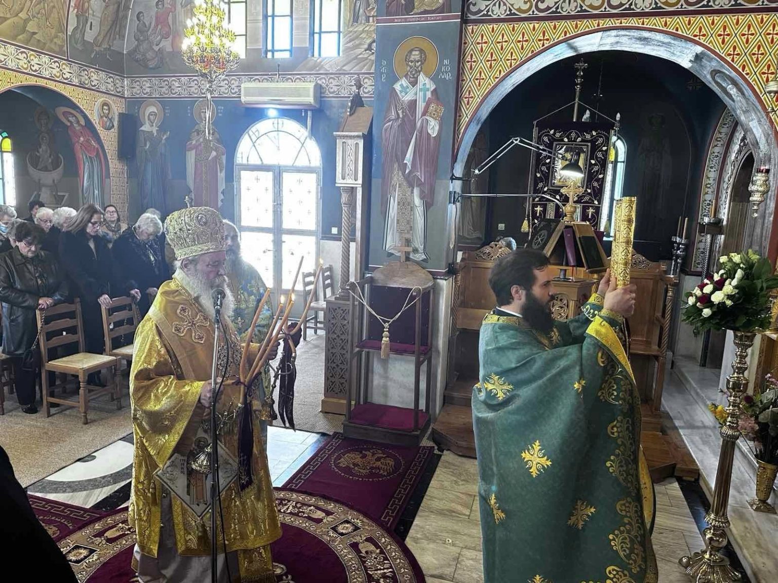 Ο Μητροπολίτης Ύδρας ιερούργησε στον Ι.Ν. Αγίων Αποστόλων Πέτρου και ...