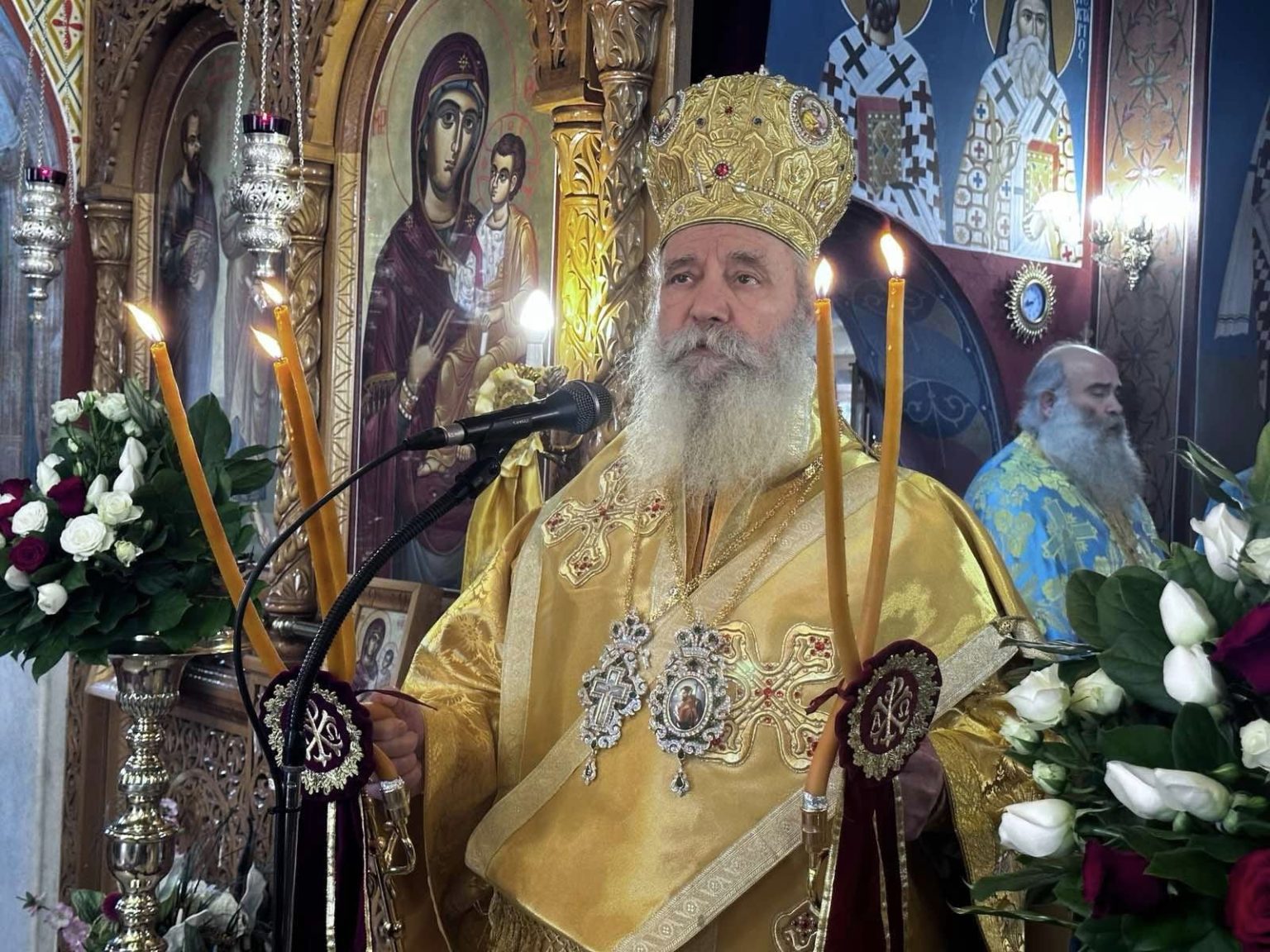 Ο Μητροπολίτης Ύδρας ιερούργησε στον Ι.Ν. Αγίων Αποστόλων Πέτρου και ...