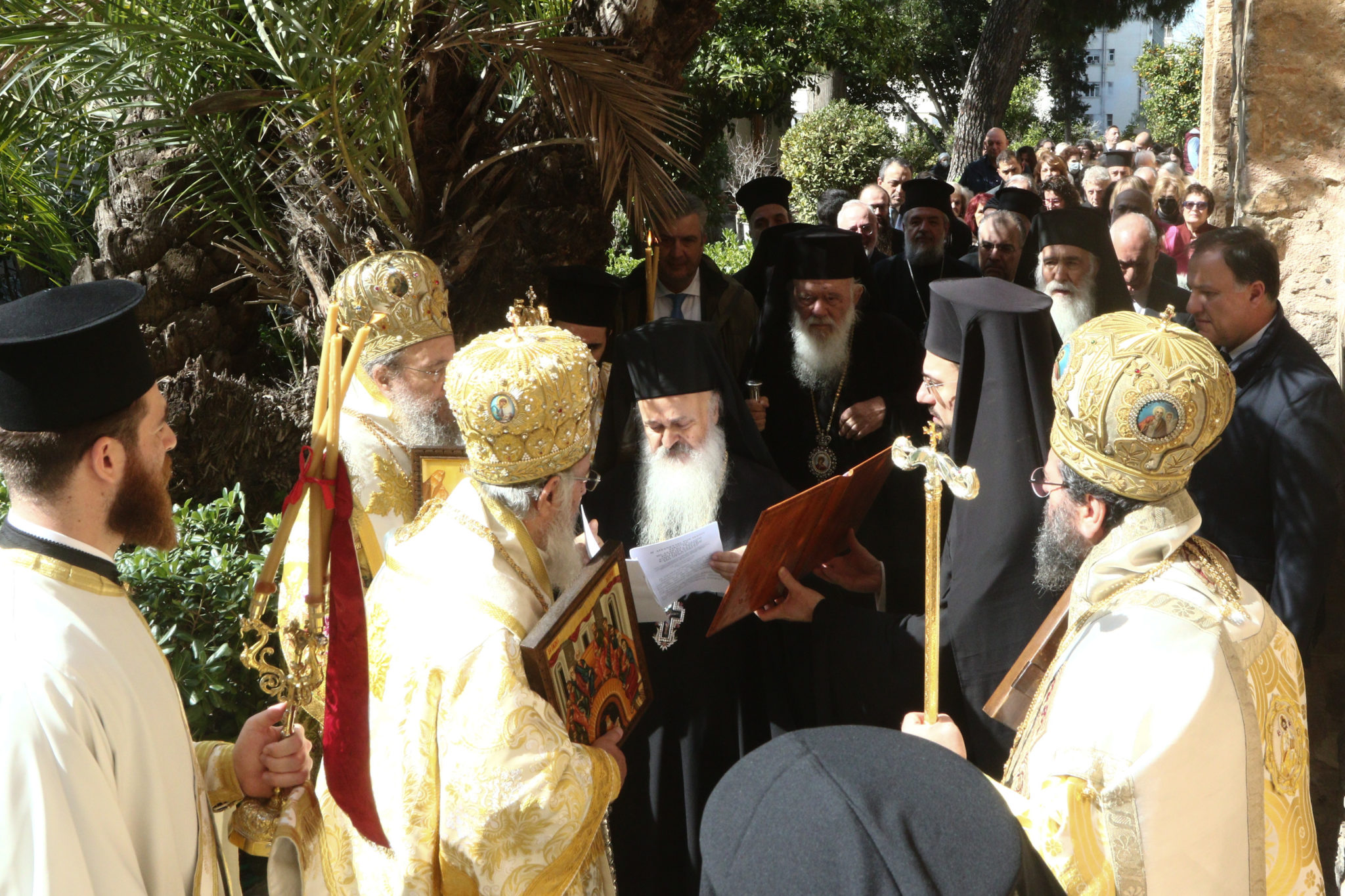 Στο Καθολικό της Ιεράς Μονής Ασωμάτων Πετράκη η Συνοδική Θεία ...