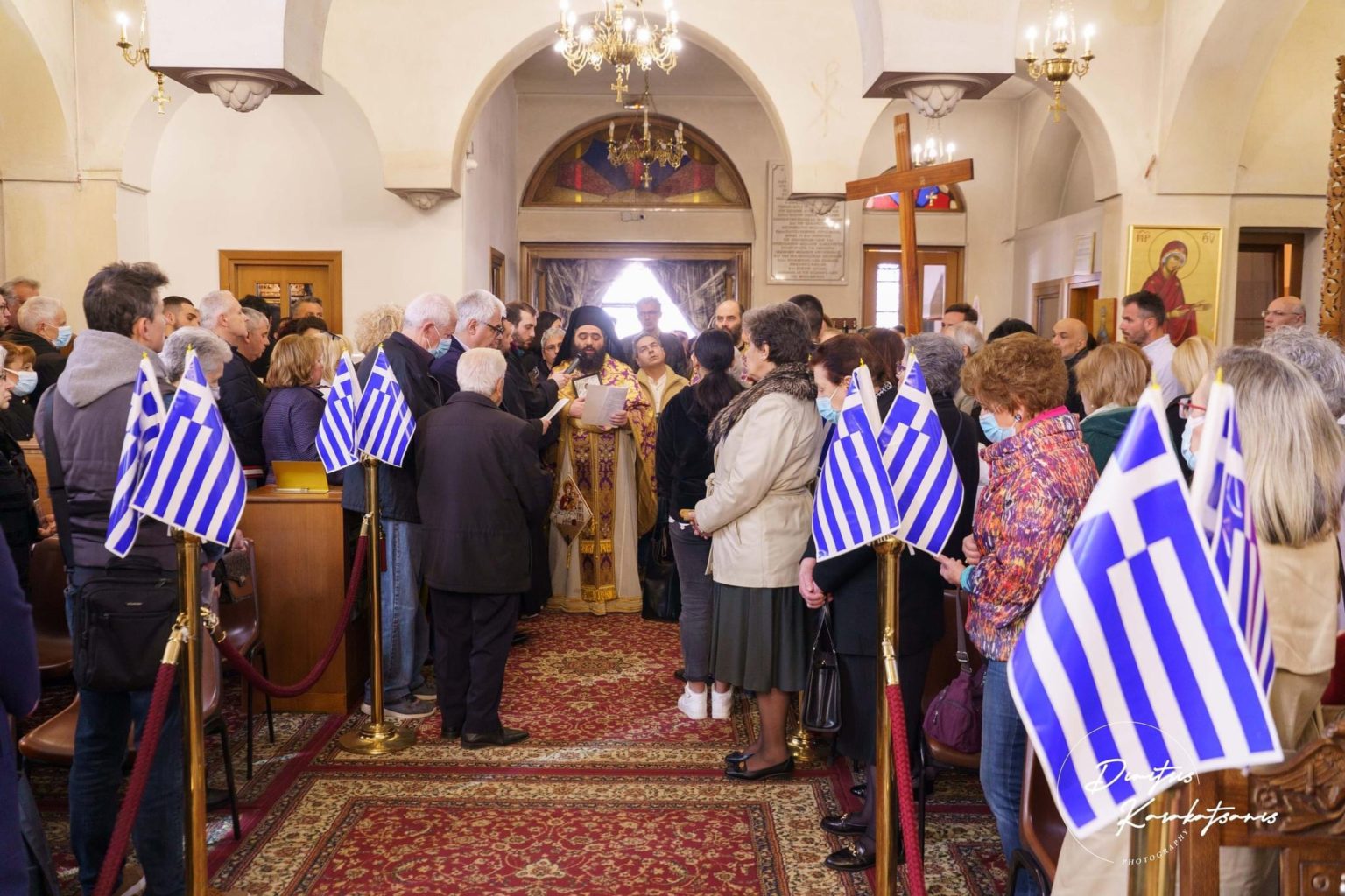Καταχειροκροτήθηκαν τα παιδιά του Κατηχητικού της Ενορίας Αγίου Φωτίου ...